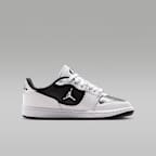 Jordan Court Connect Low Older Kids' Shoes. Nike AT