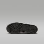 Air Jordan 1 Low SE Older Kids' Shoes. Nike PT
