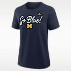 Playera universitaria Nike para mujer Michigan Script Mantra Logo. Nike.com