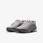 Nike Air Max Invigor Print Older Kids' Shoe. Nike IE