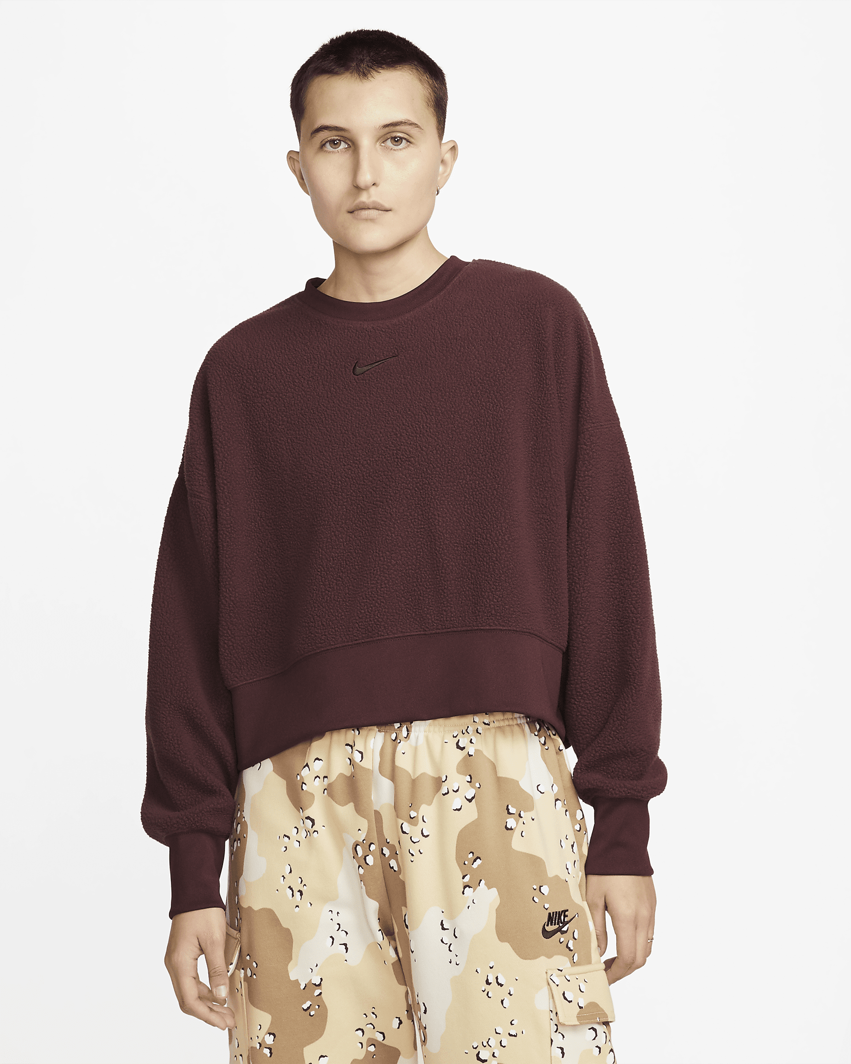Nike Sportswear Plush Women's Mod Crop Crew-Neck Sweatshirt. Nike AE