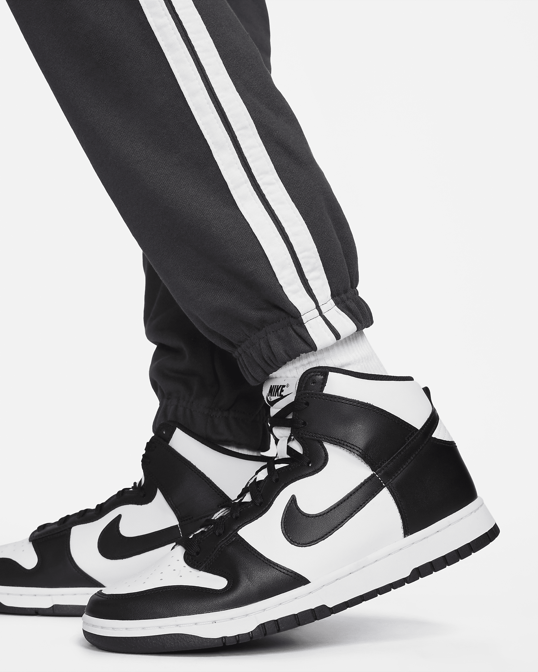 Nike Sportswear Men's Retro Fleece Trousers. Nike AT