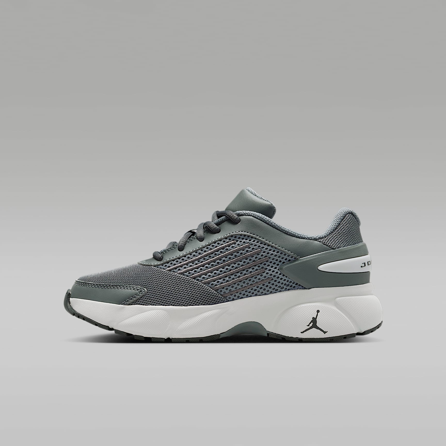 Jordan Trunner Flow Older Kids' Shoes. Nike HU