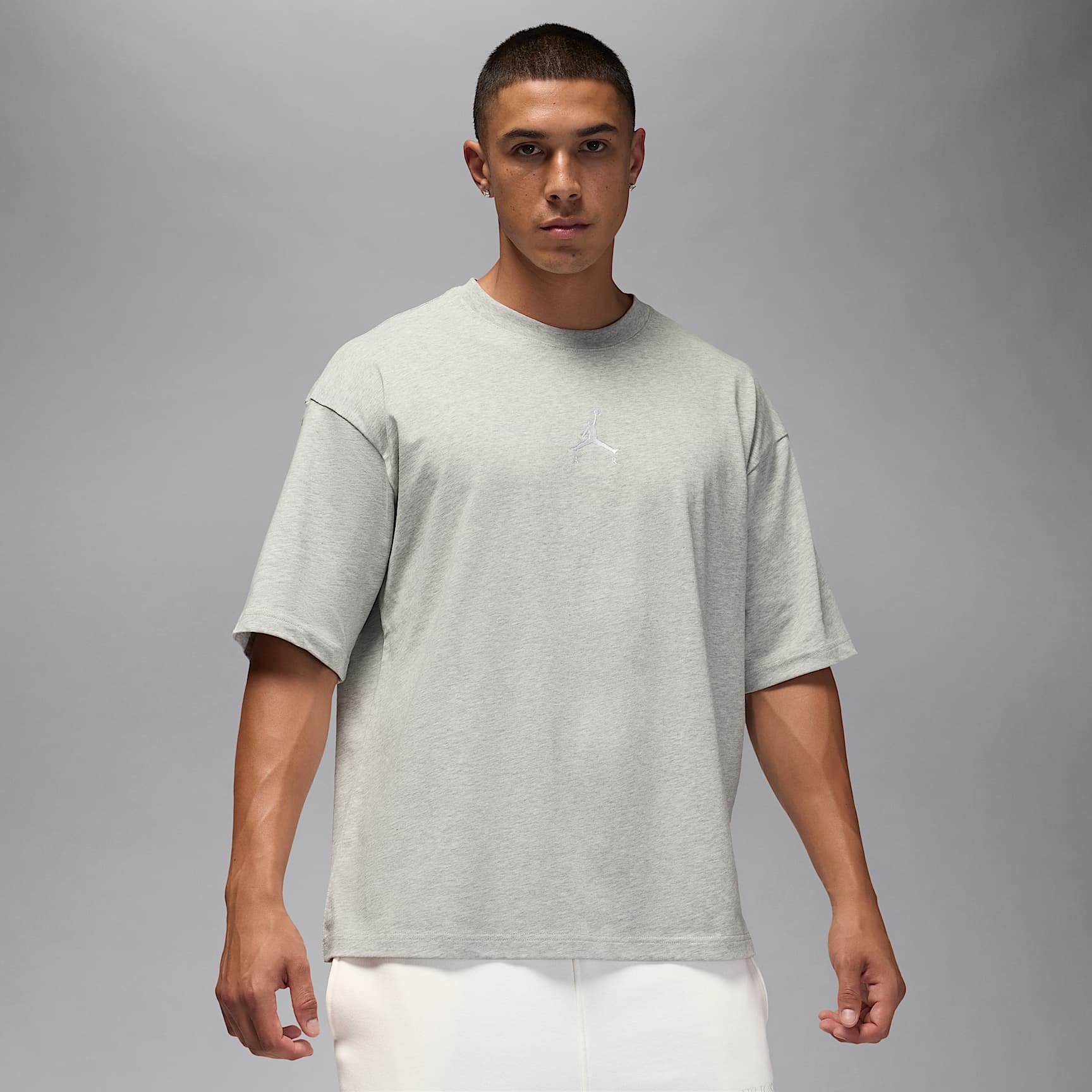 Jordan Flight Essentials Men's Oversized T-Shirt. Nike IE
