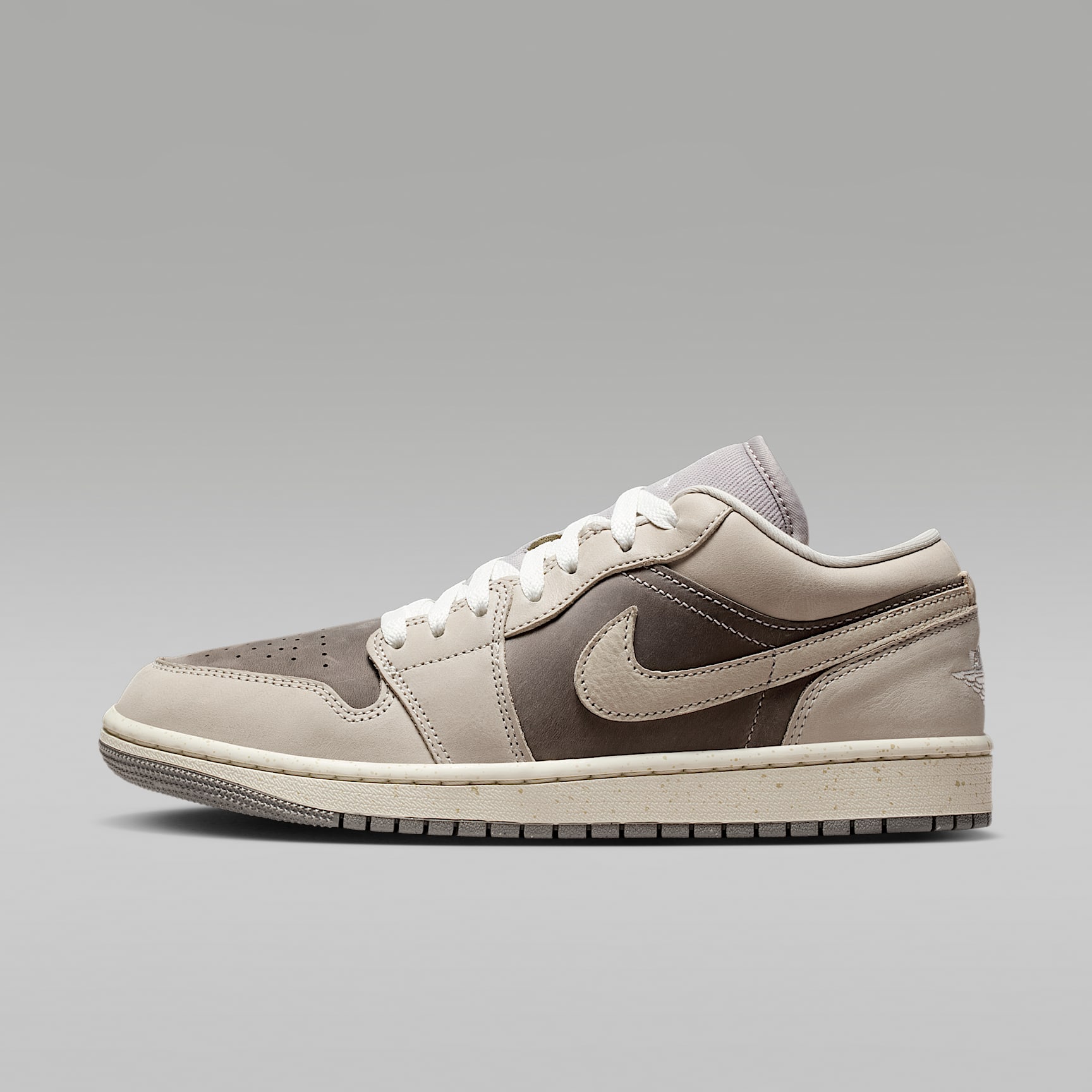 Air Jordan 1 Low SE Women's Shoes. Nike BG