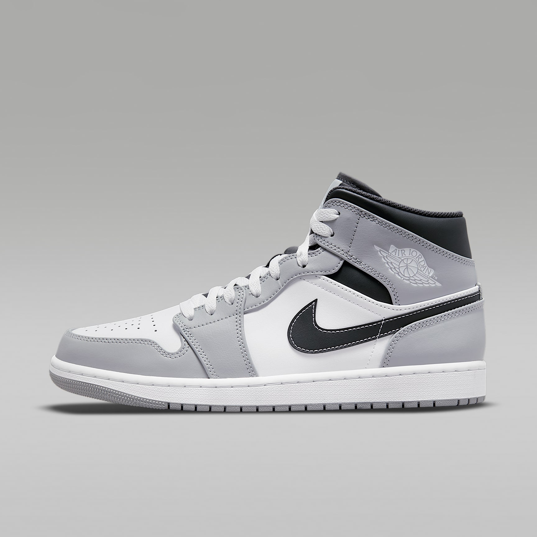 Air Jordan 1 Mid Shoes. Nike BG