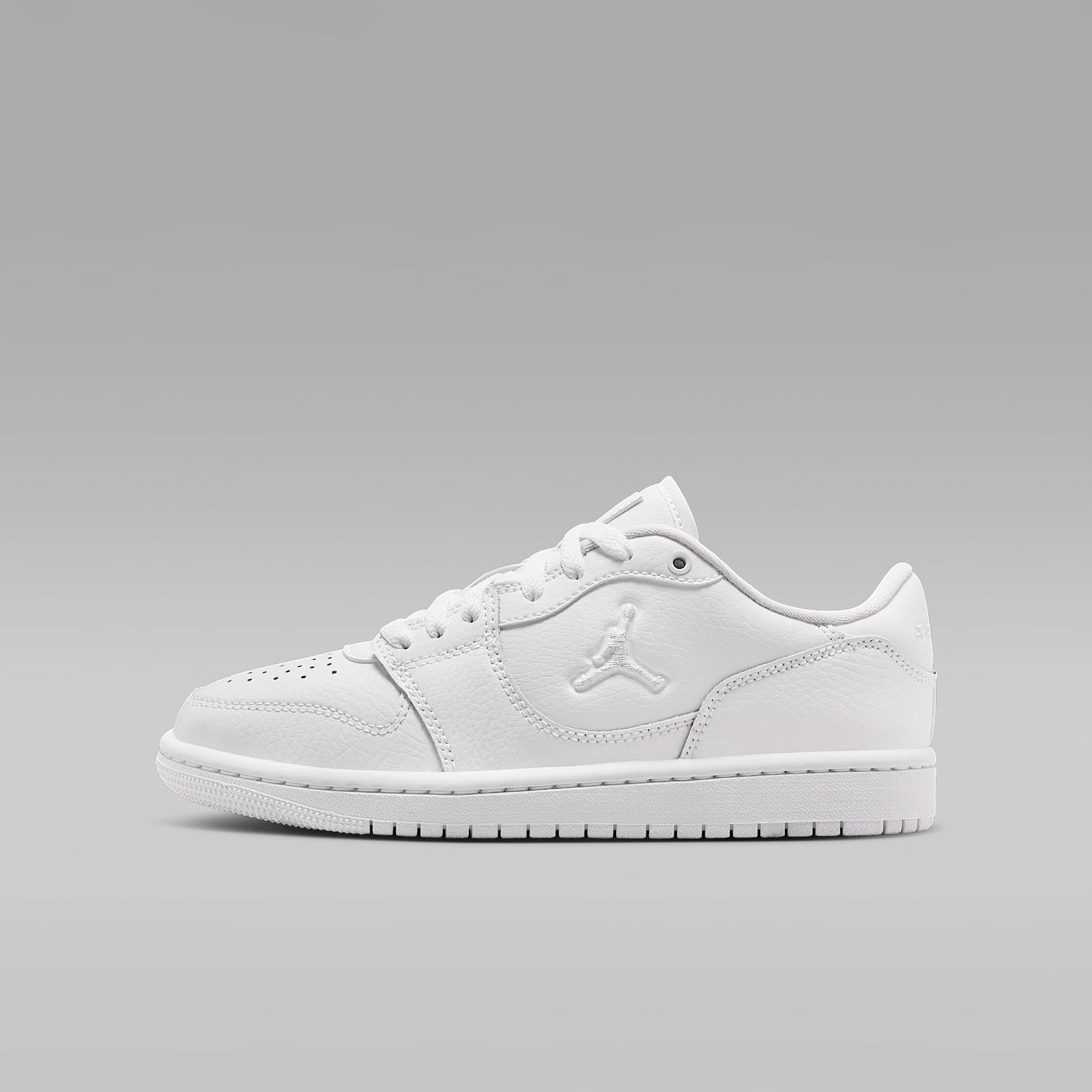 Jordan Court Connect Low Older Kids' Shoes. Nike BG