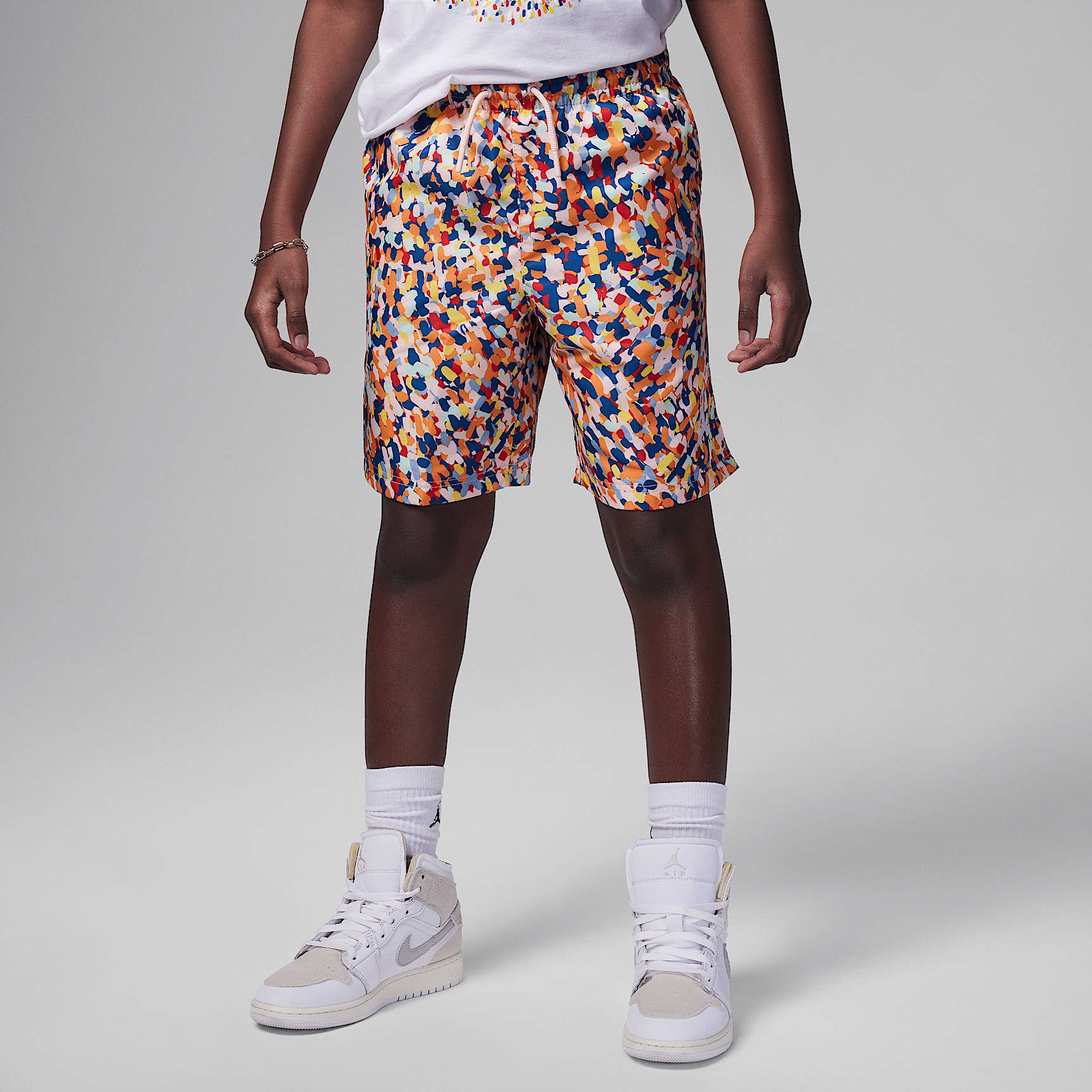 Jordan MJ Essentials Poolside Older Kids' Printed Shorts. Nike DK