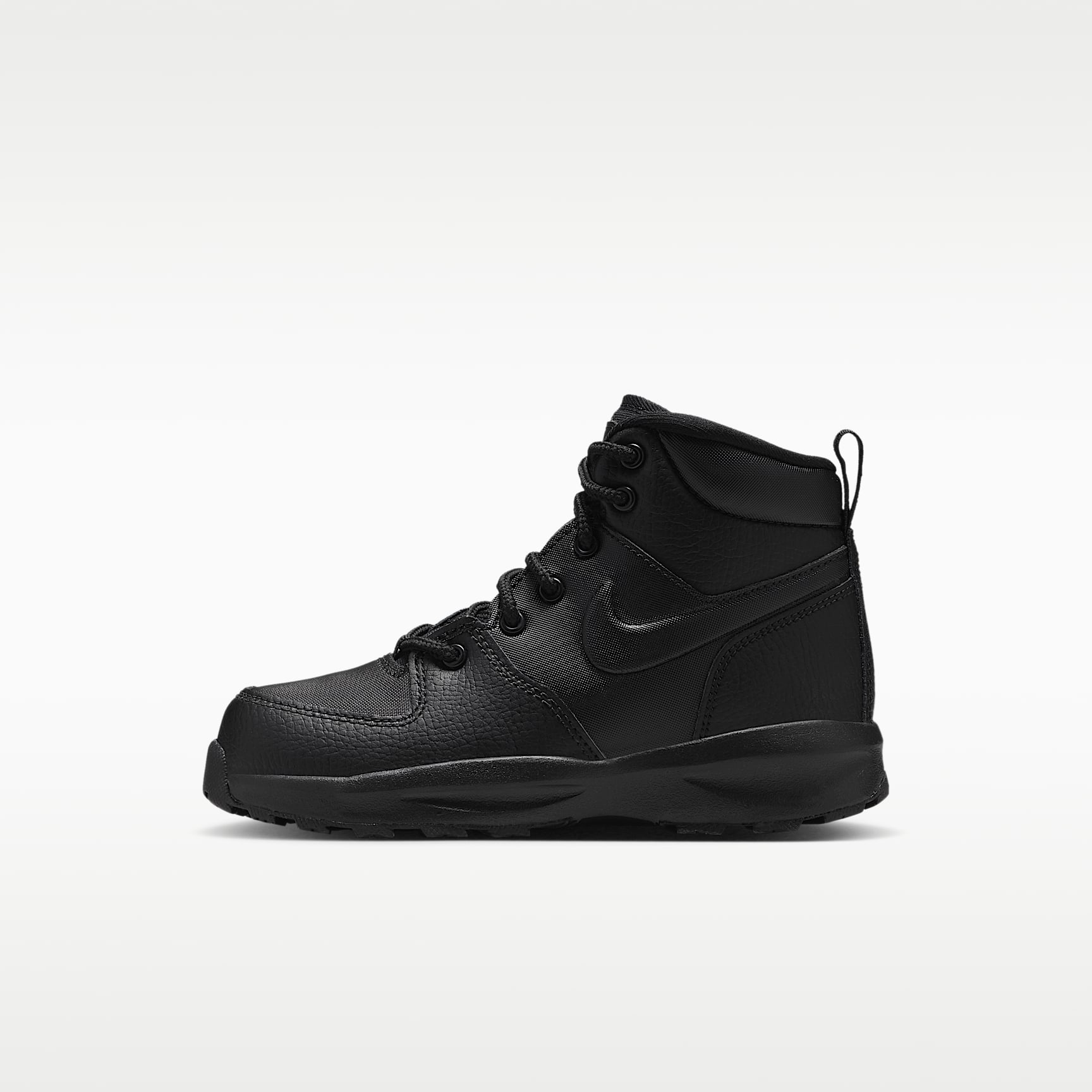 Nike Manoa 17 Older Kid's Boots. Nike HU