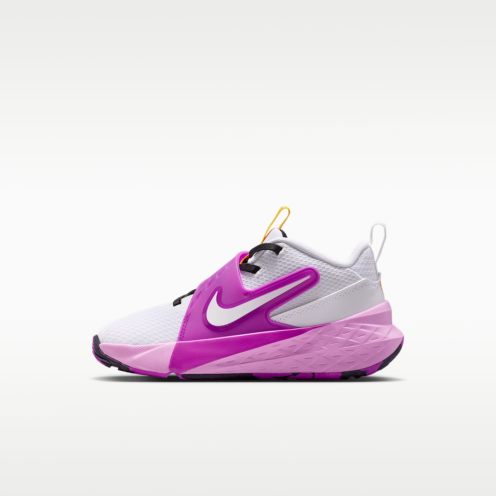 Nike Team Hustle D 12 小童鞋款。Nike TW