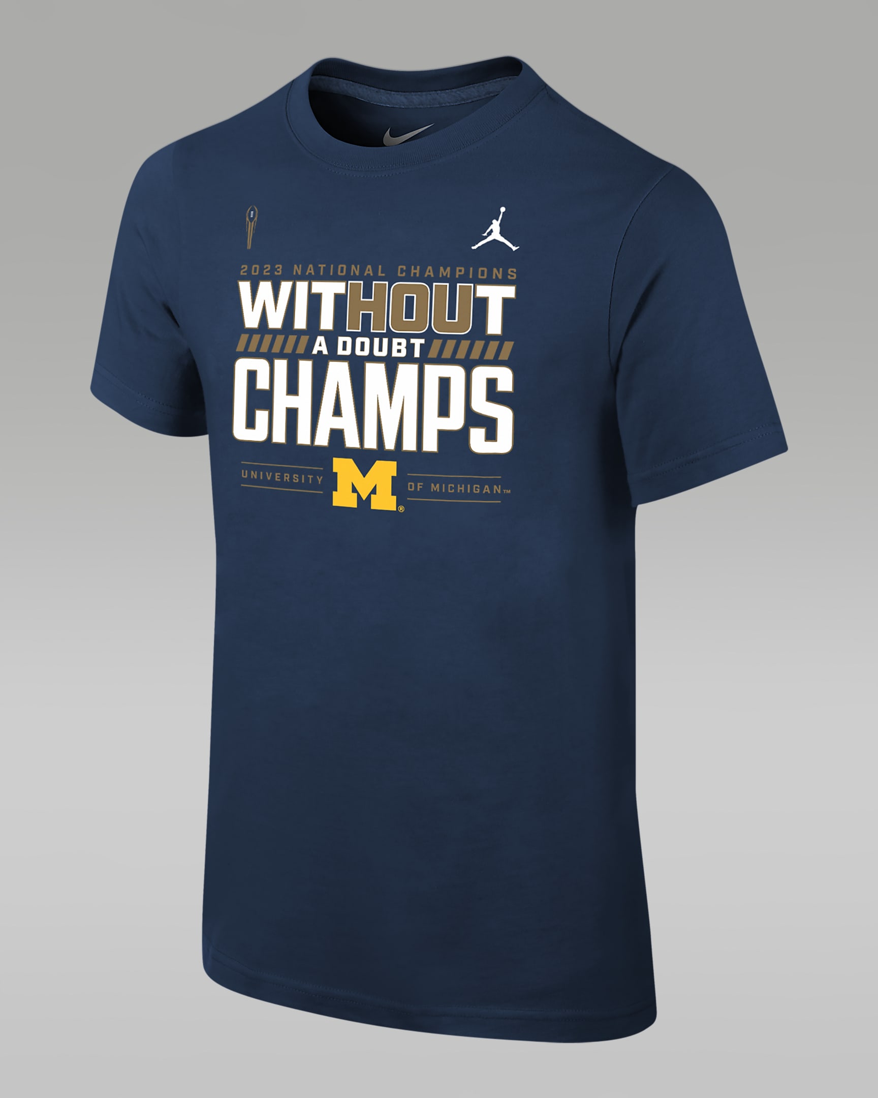 Playera universitaria Jordan para niños talla grande Michigan. Nike.com