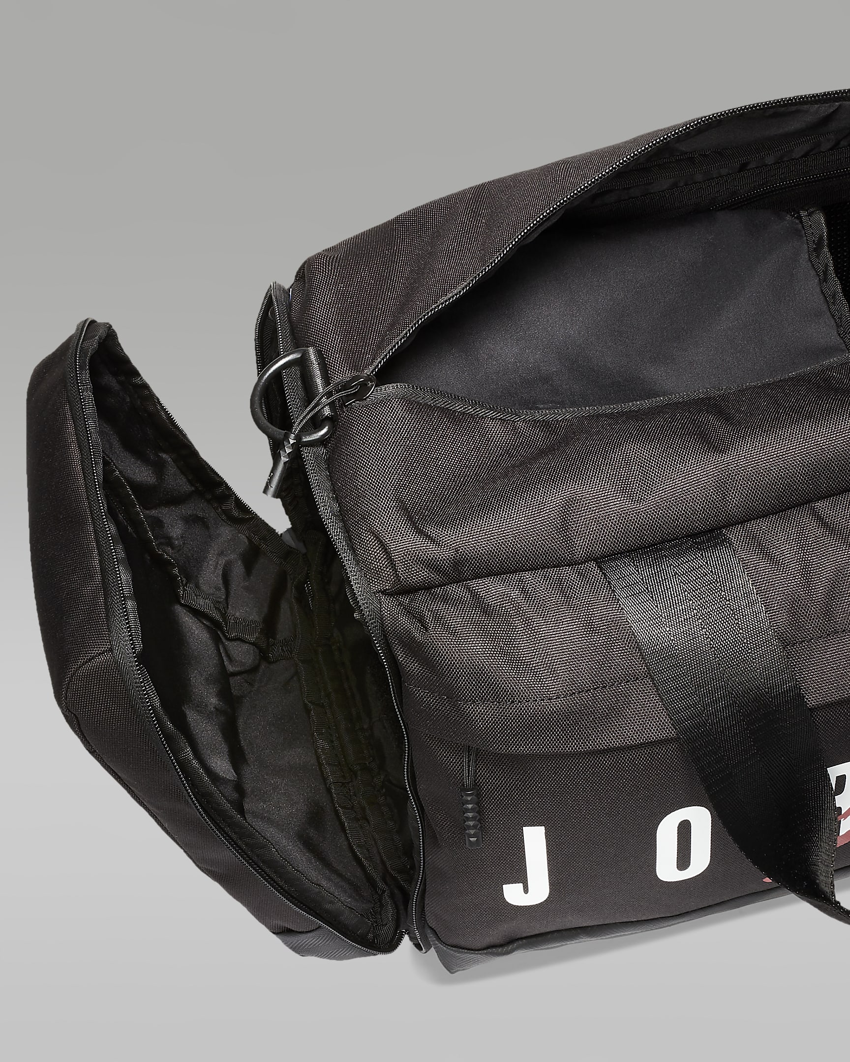 Jordan Velocity Small Duffle Small Duffle Bag (36L). Nike SI