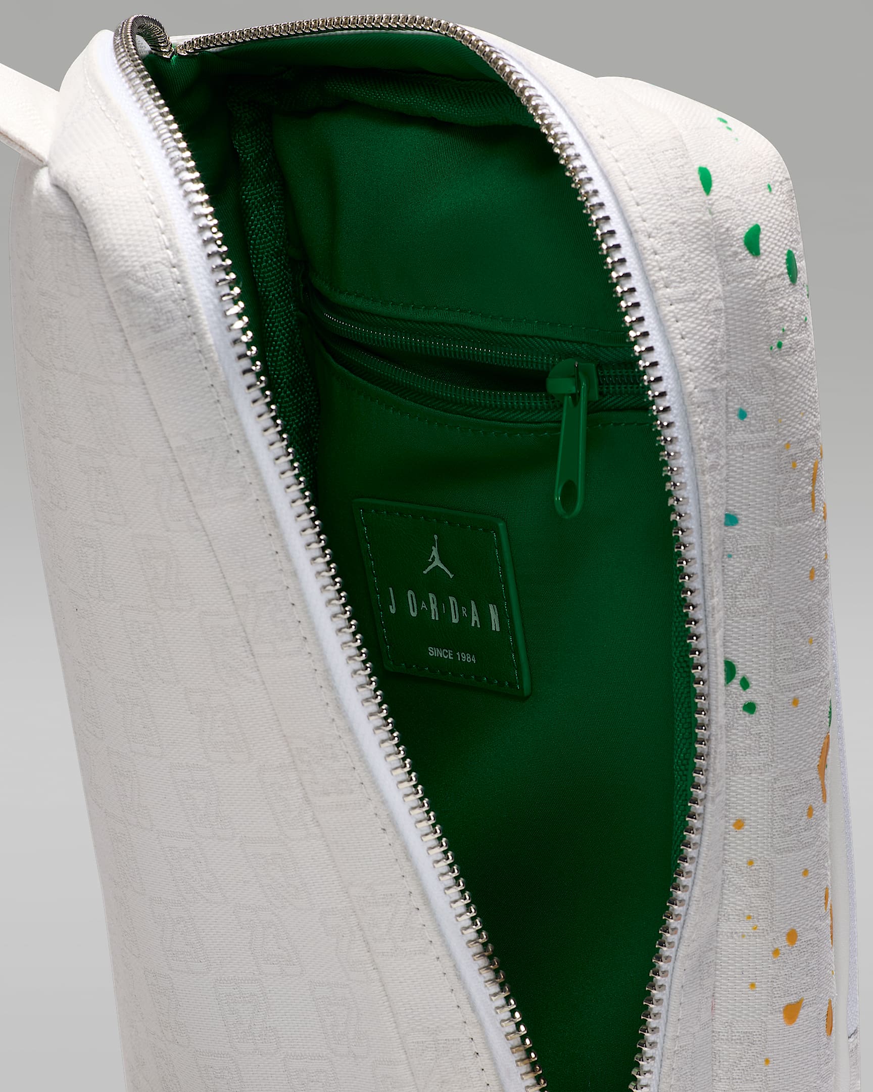 【NIKE公式】ジョーダン 23 モノグラム スリングバッグ (3L).オンラインストア (通販サイト)