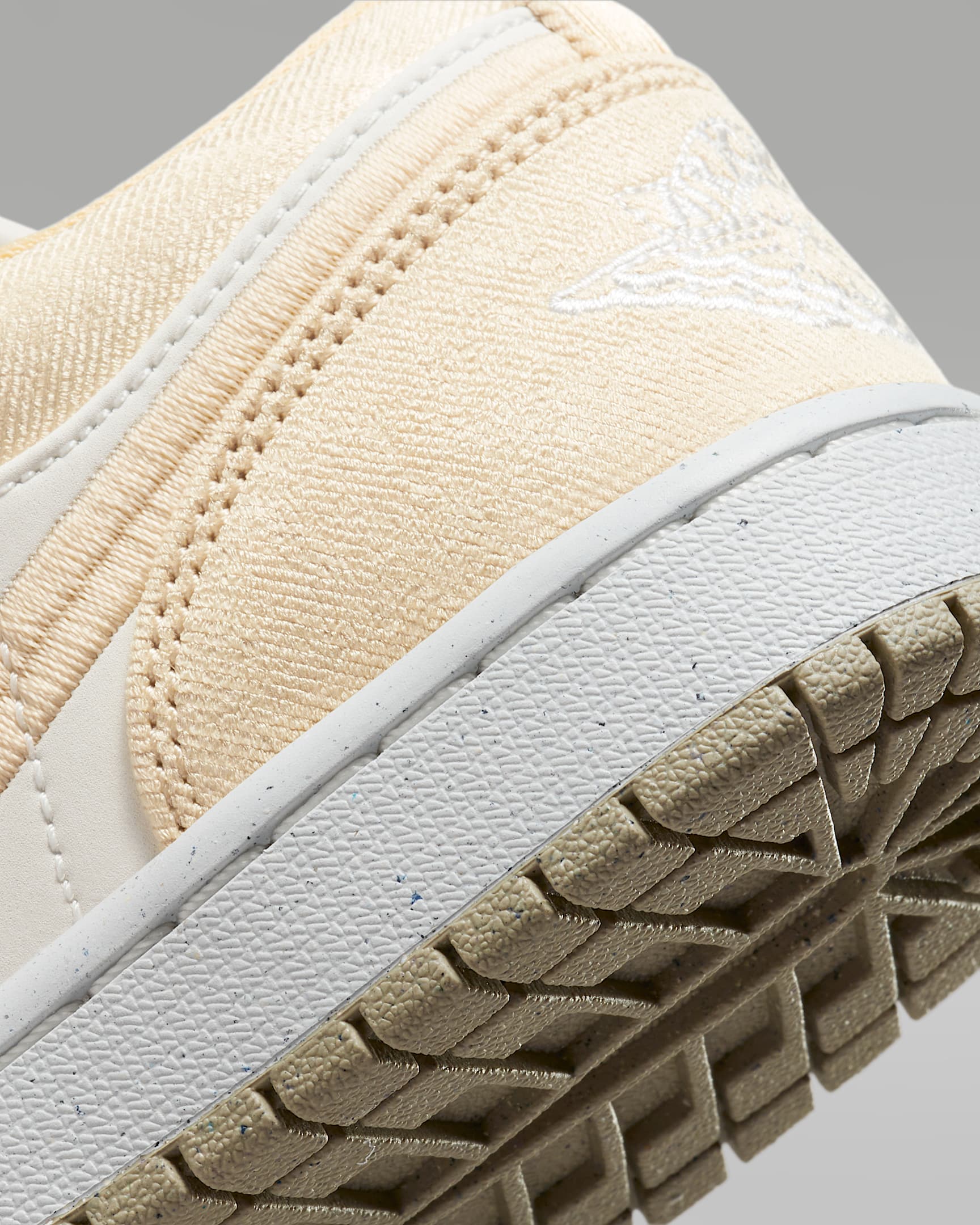 Air Jordan 1 Low SE Women's Shoes. Nike NL