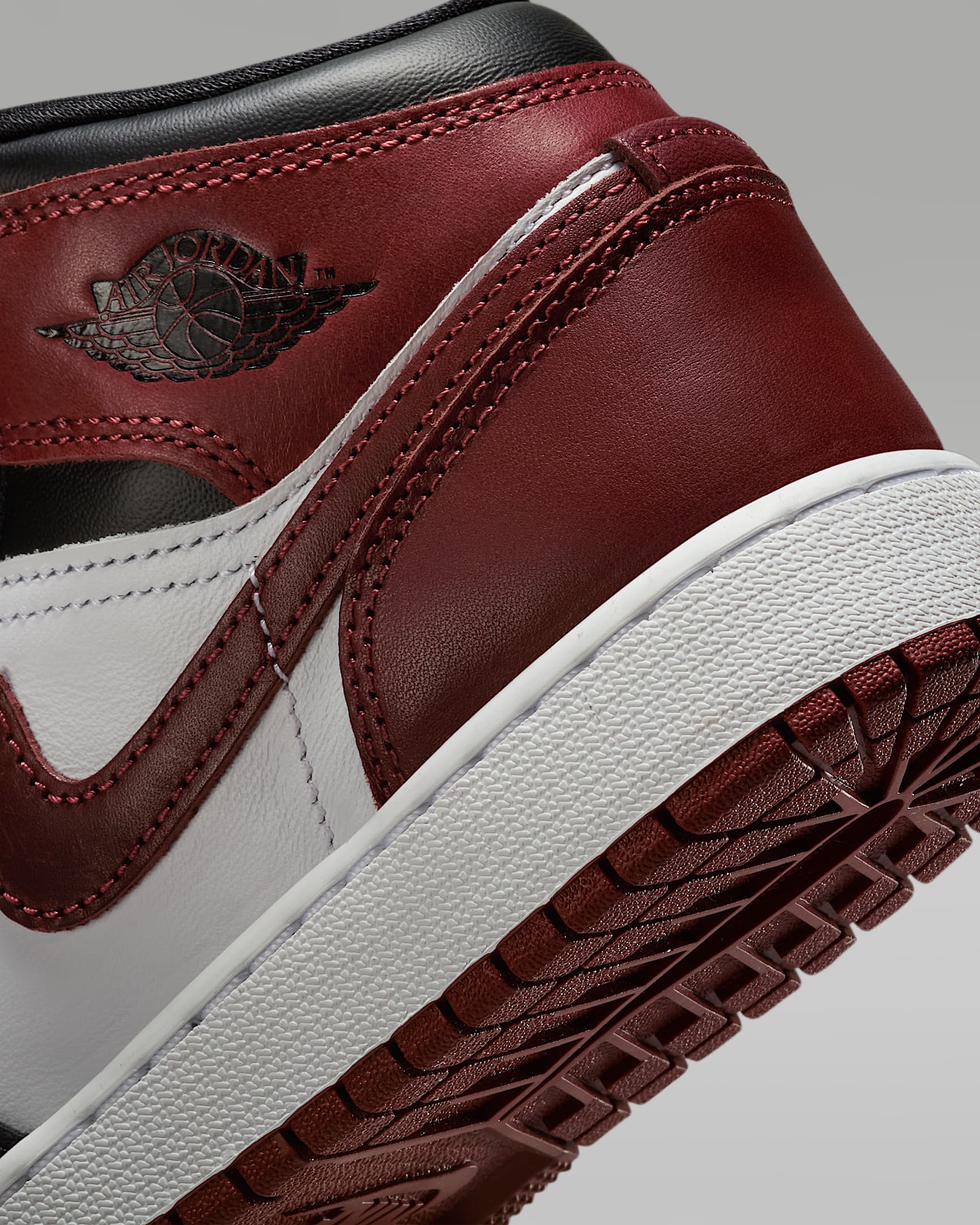 Air Jordan 1 Mid SE Older Kids' Shoes. Nike UK