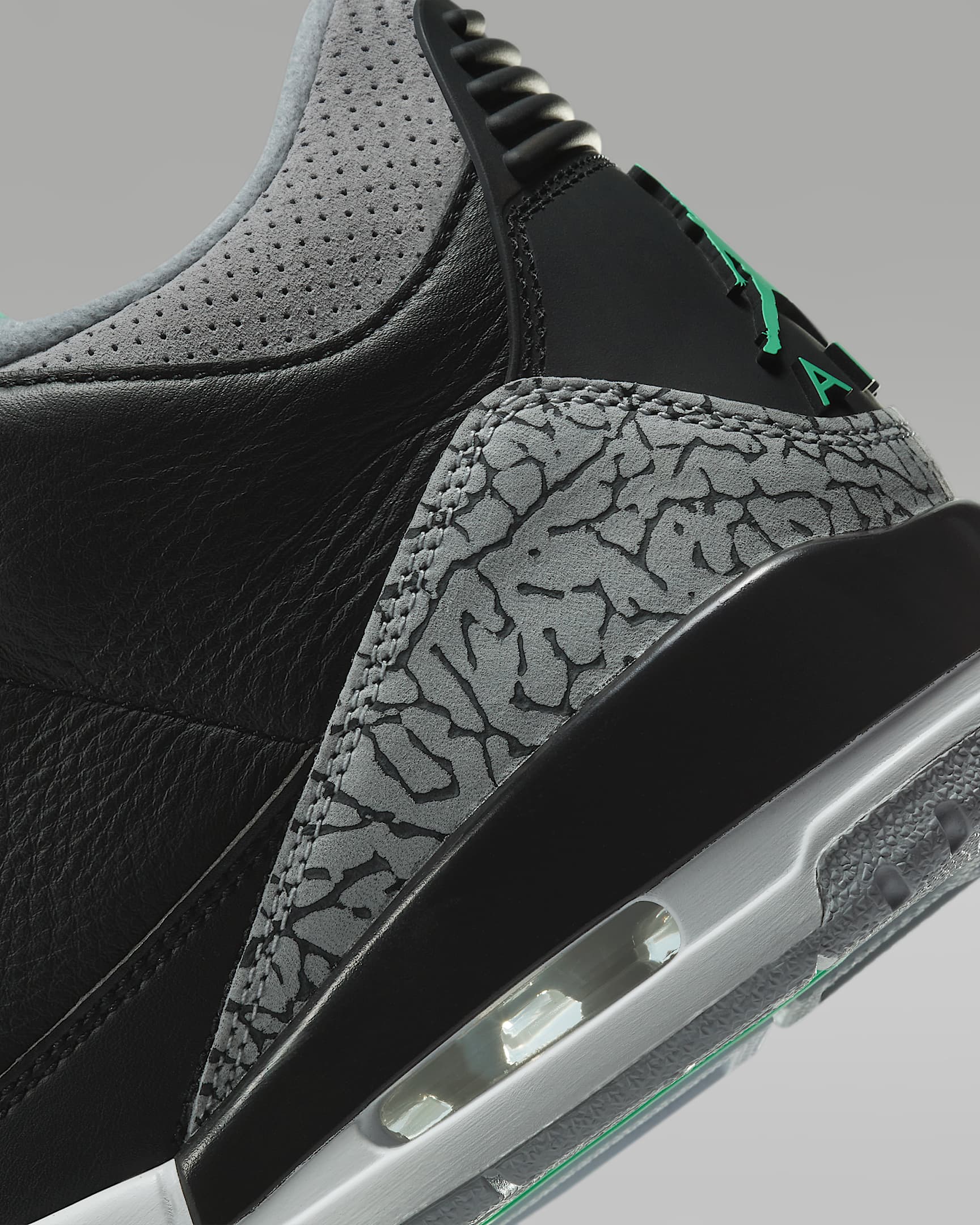 Air Jordan 3 Retro 'Green Glow' Older Kids' Shoes. Nike PH