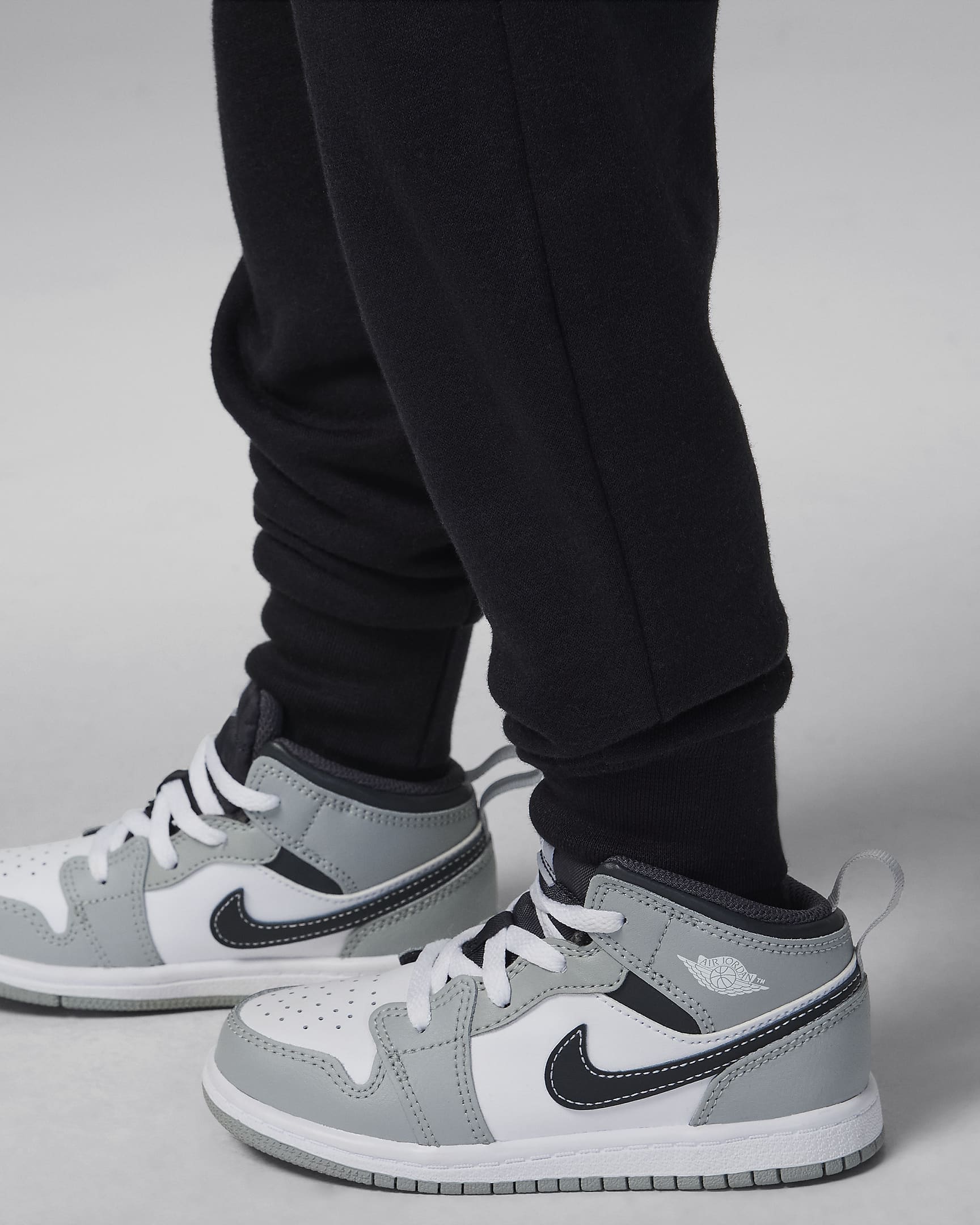 Conjunto de pants de 2 piezas infantil Air Jordan. Nike.com