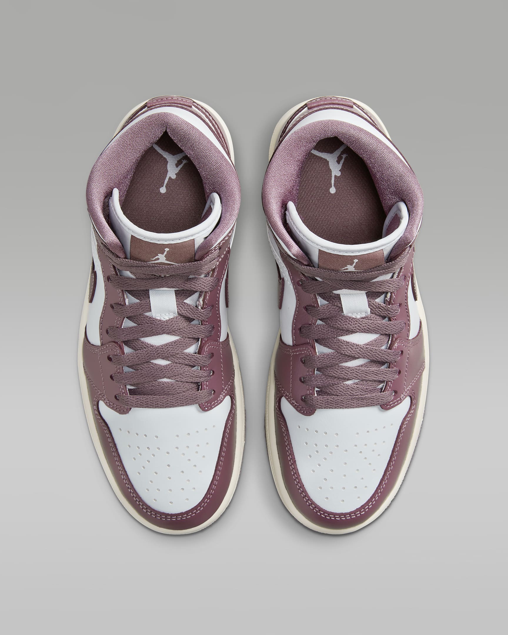 Air Jordan 1 Mid Women's Shoes. Nike CZ
