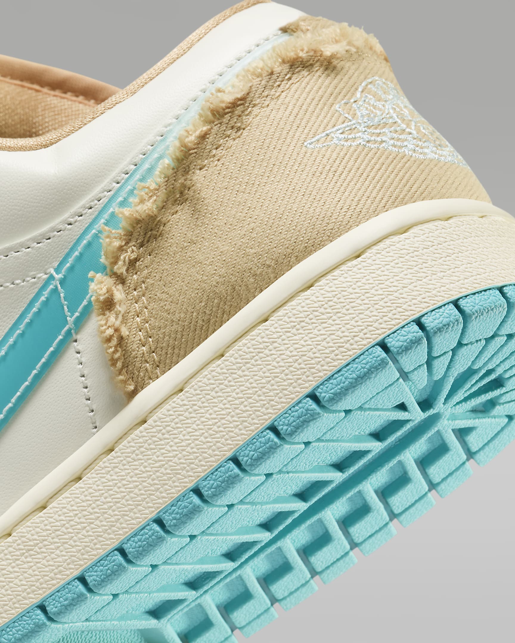 Air Jordan 1 Low SE 'Wave' Women's Shoes. Nike PT