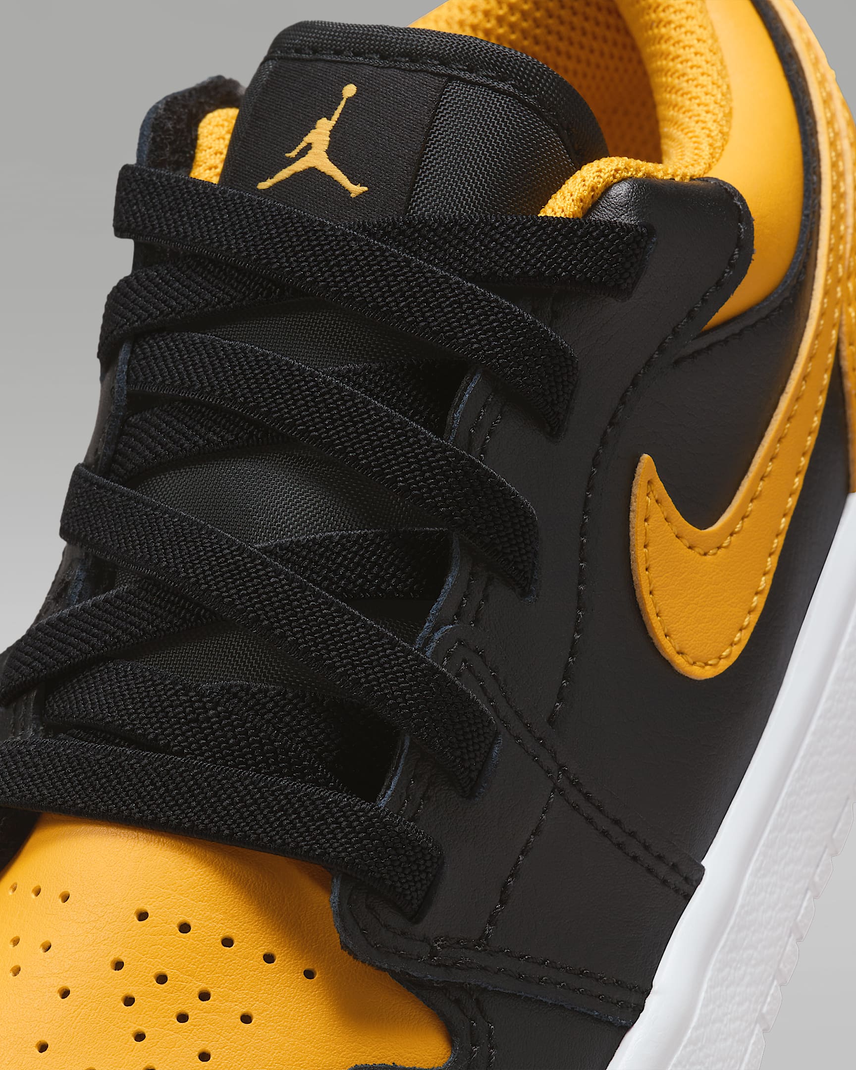 Jordan 1 Low Alt Younger Kids' Shoes. Nike UK