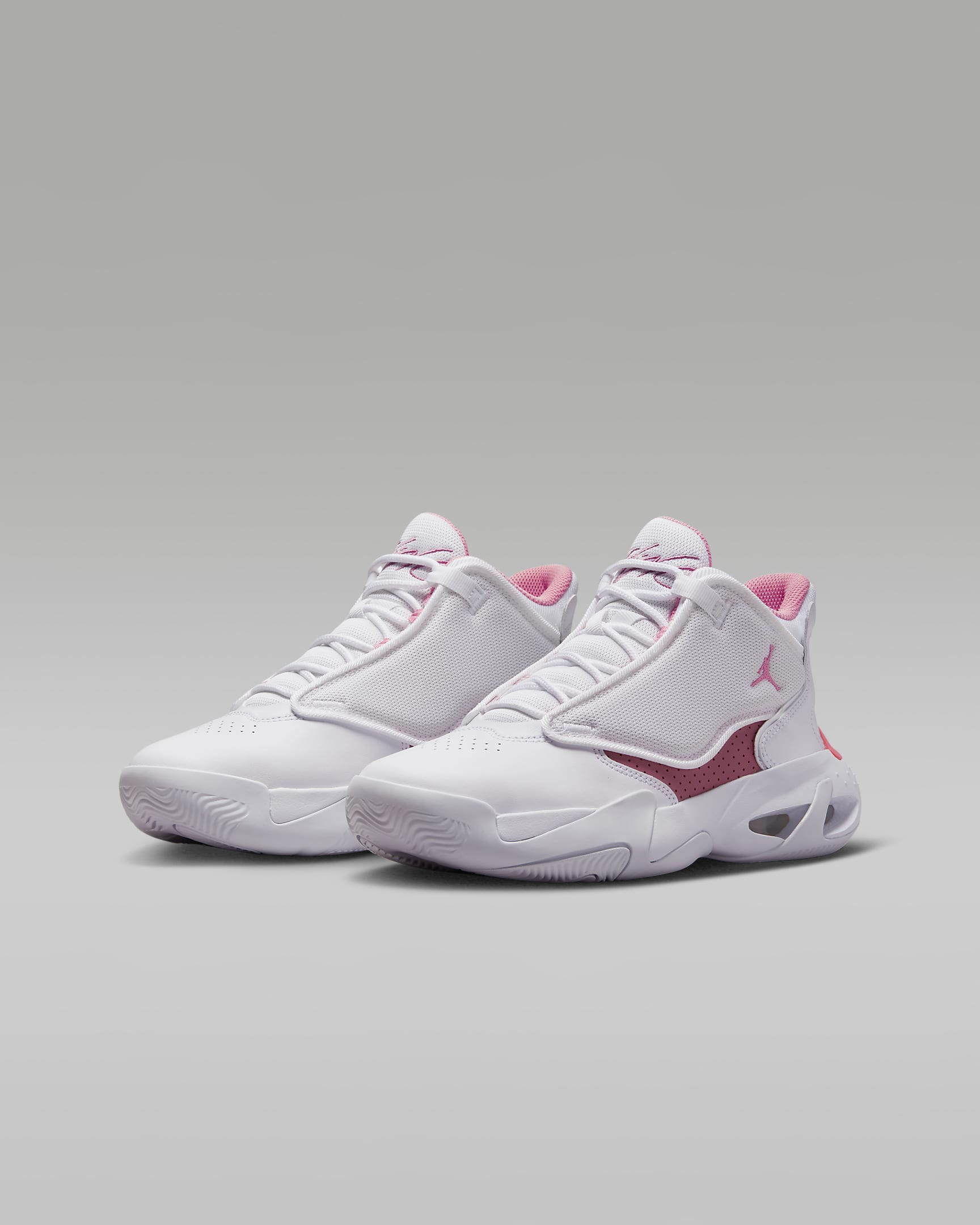 Jordan Max Aura 4 Older Kids' Shoes. Nike CZ