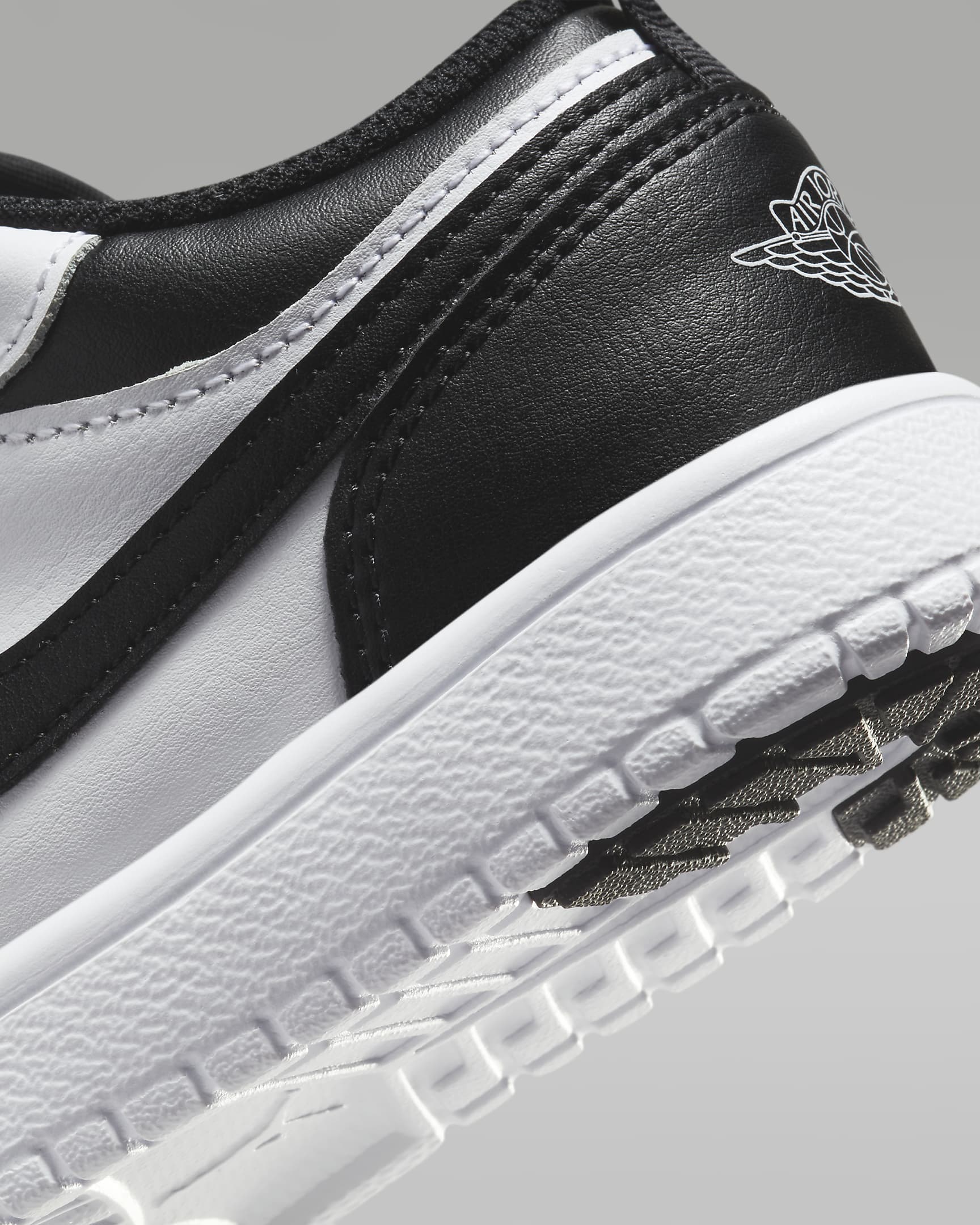 Jordan 1 Low Alt Younger Kids' Shoes. Nike UK