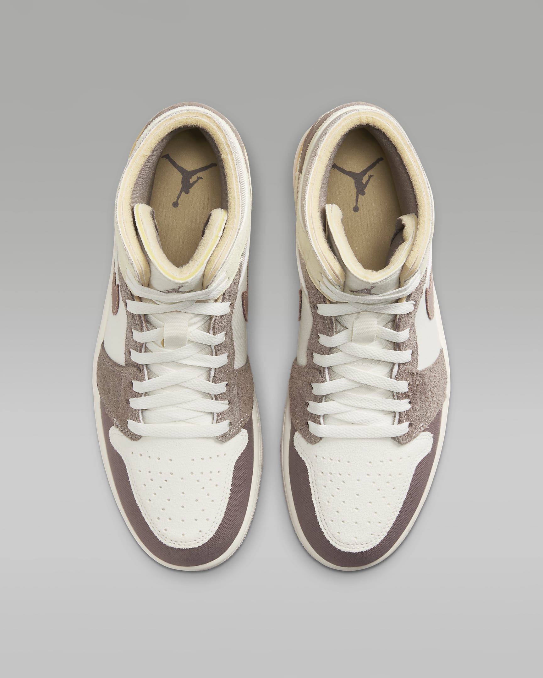 Air Jordan 1 Mid SE Craft Men's Shoes. Nike IN