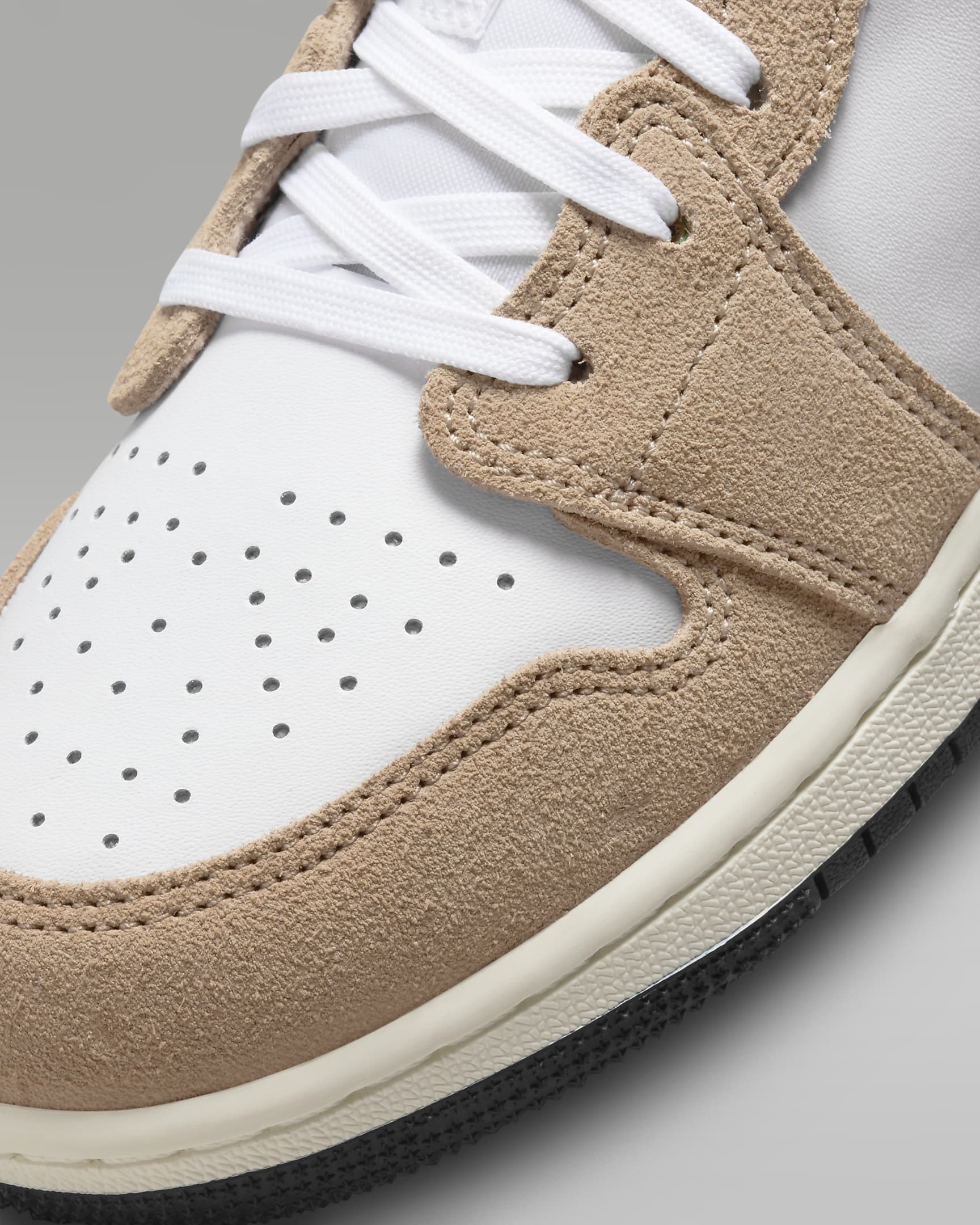 Air Jordan 1 Low SE Older Kids' Shoes. Nike BE