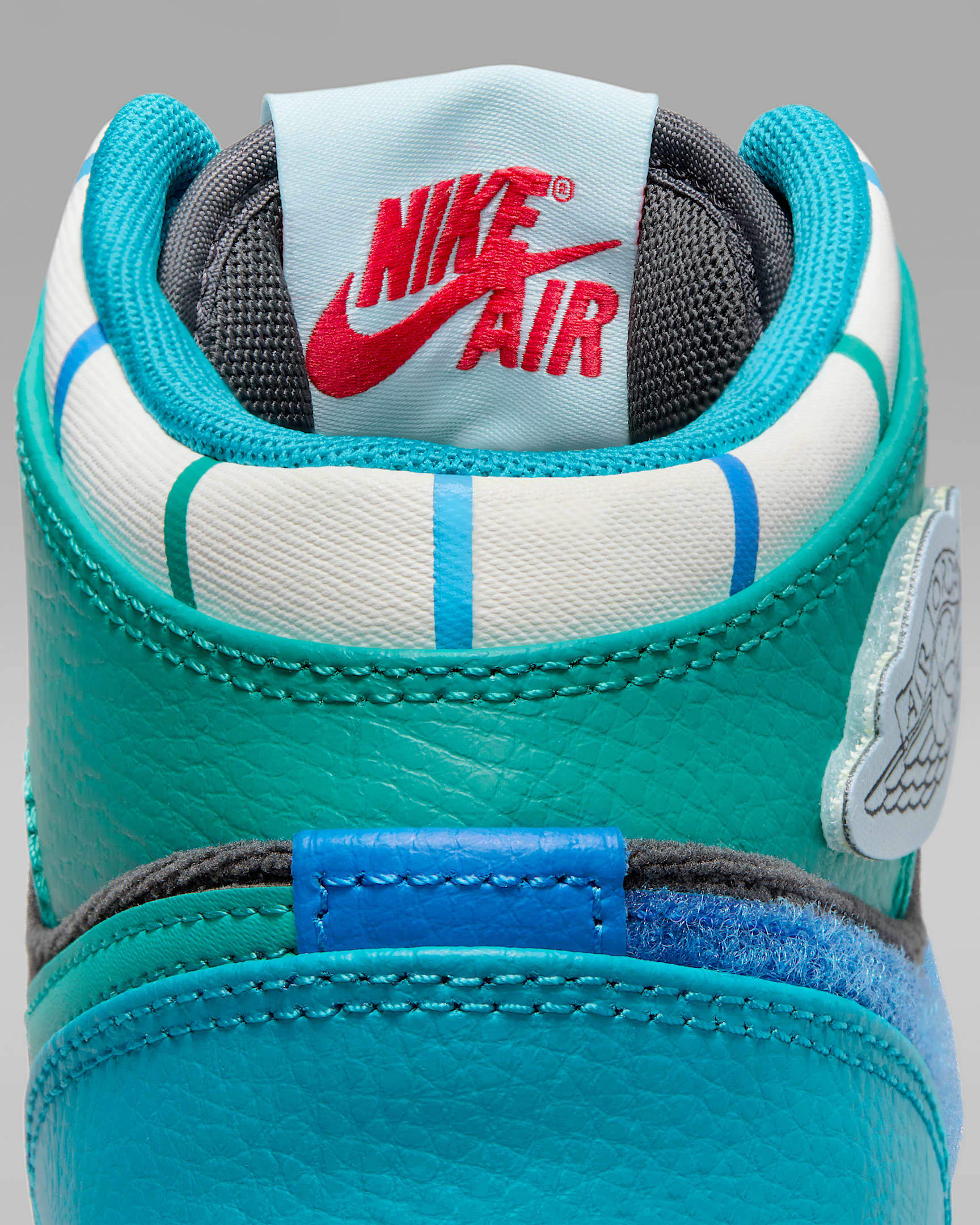 Air Jordan 1 Mid Sneaker School Older Kids' Shoes. Nike LU