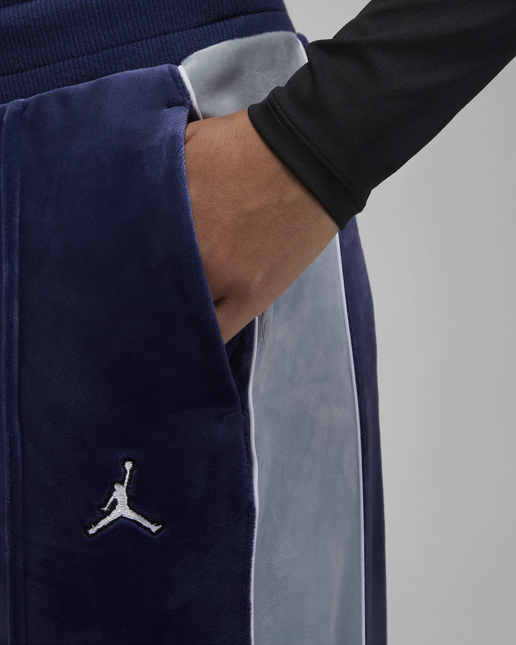 Jordan Flight Women's Velour Trousers. Nike BE