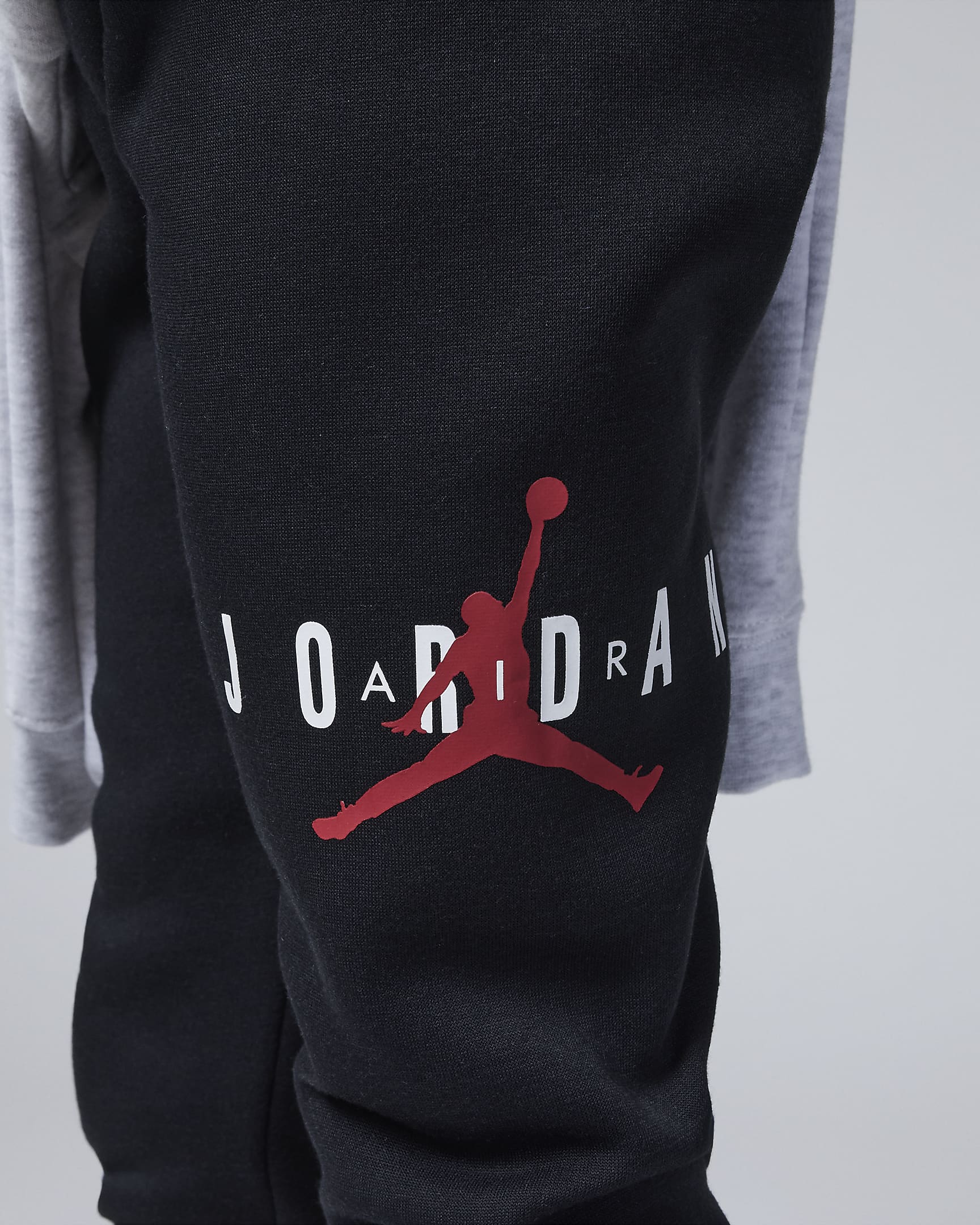 Jordan Younger Kids' Jumpman Sustainable Trousers Set. Nike CZ