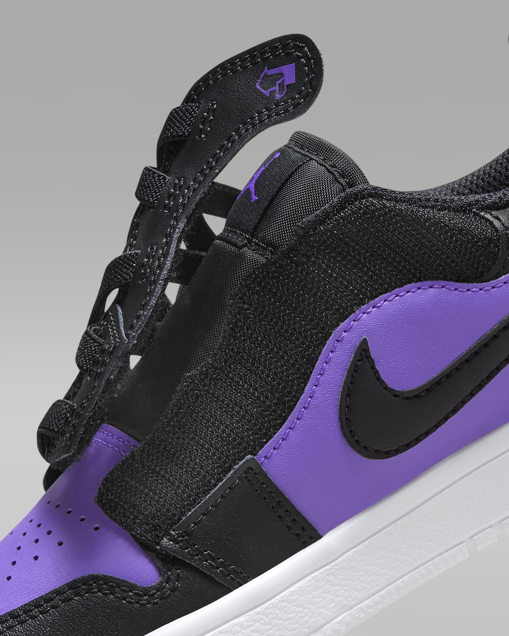 Jordan 1 Low Alt Younger Kids' Shoes. Nike IN