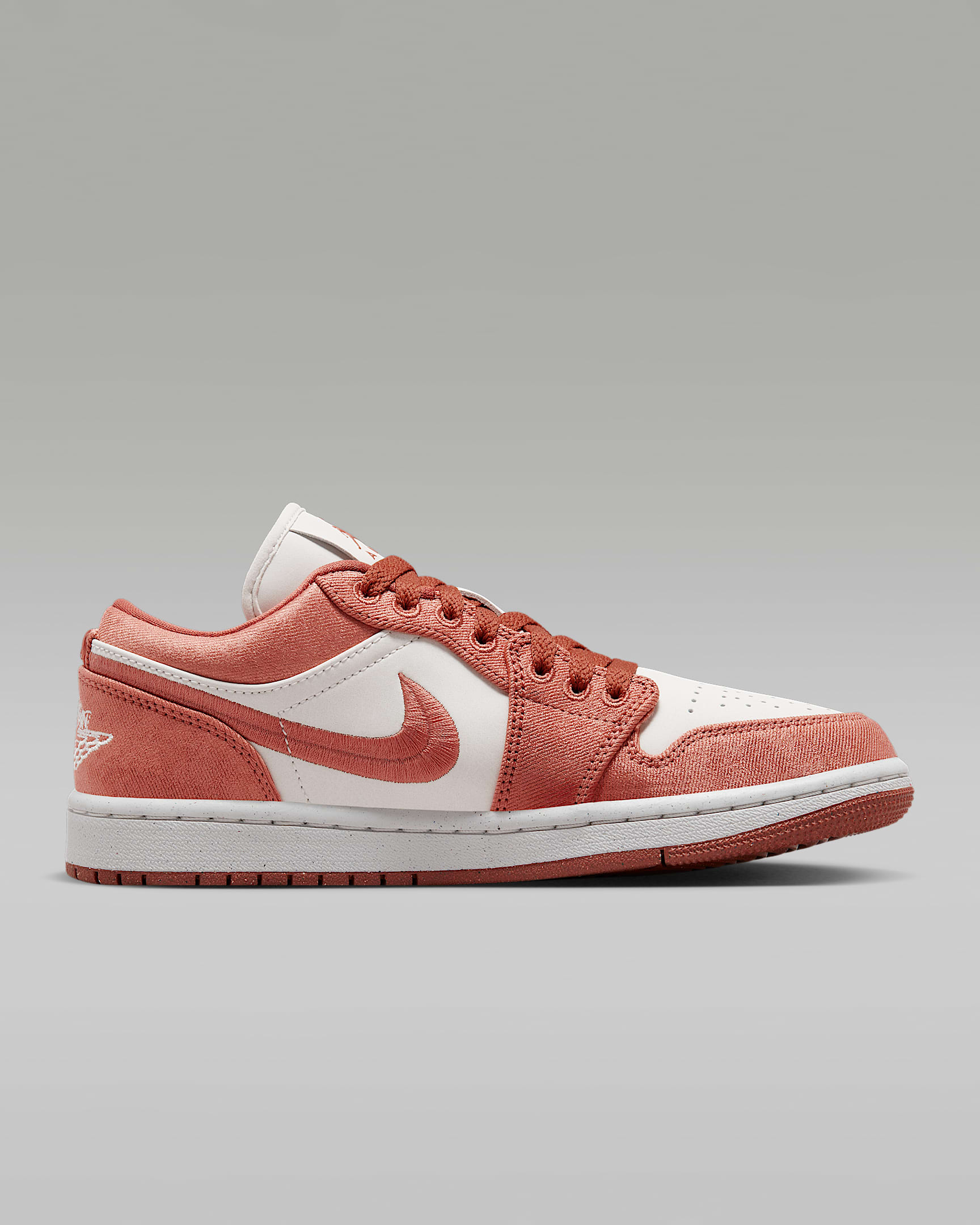 Air Jordan 1 Low SE Women's Shoes. Nike CH