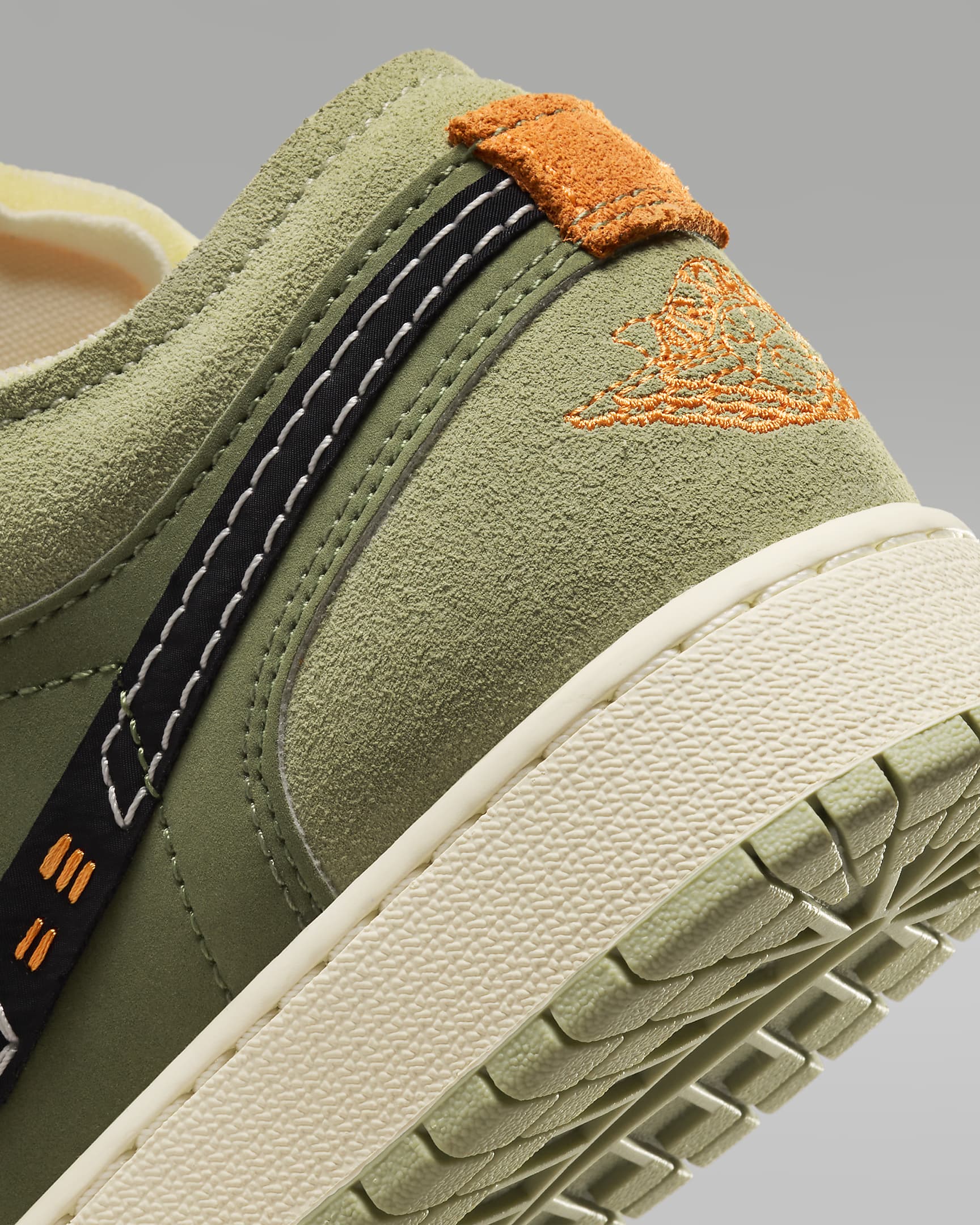 Air Jordan 1 Low SE Craft Older Kids' Shoes. Nike IN