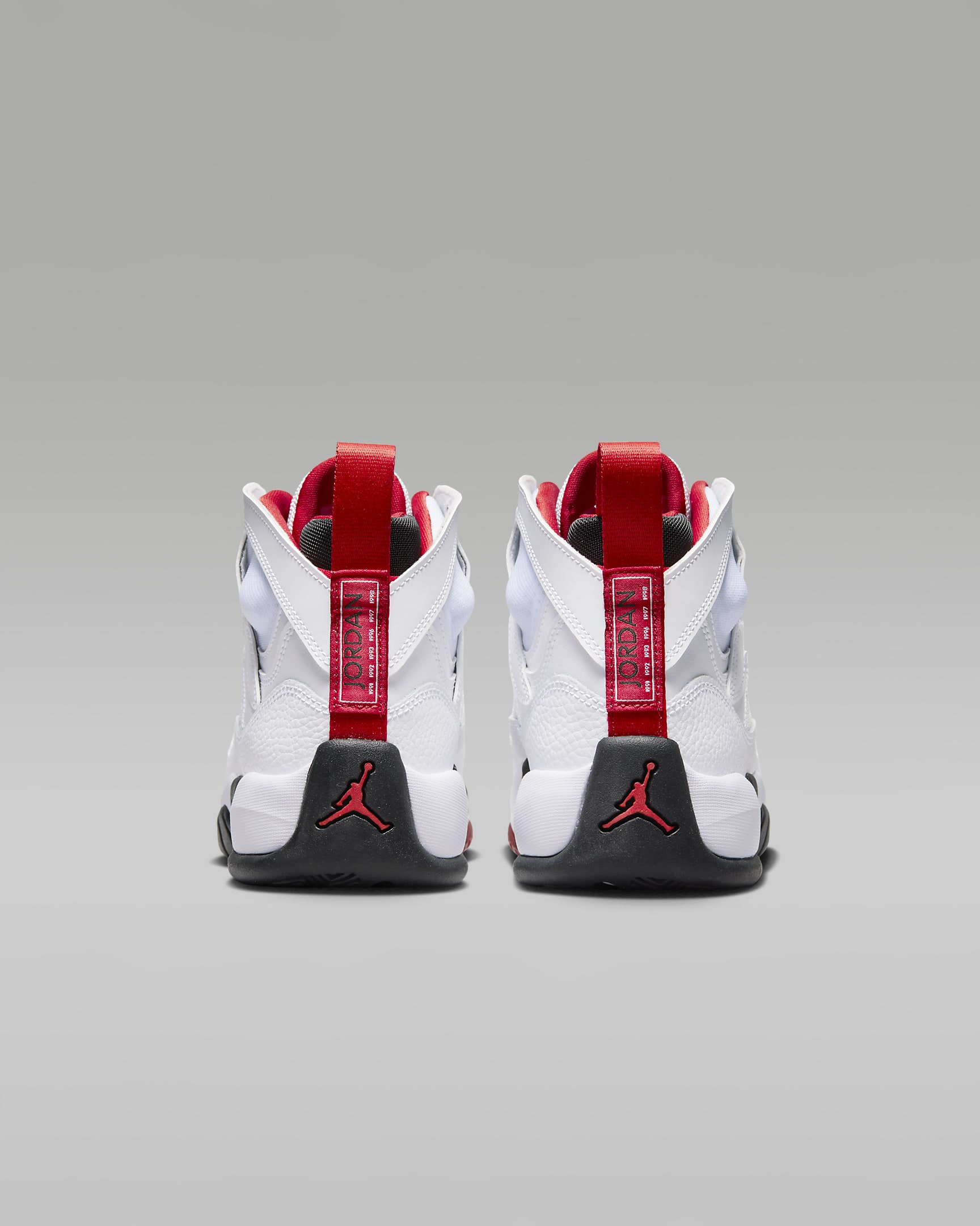 Jumpman Two Trey 大童鞋款。Nike TW