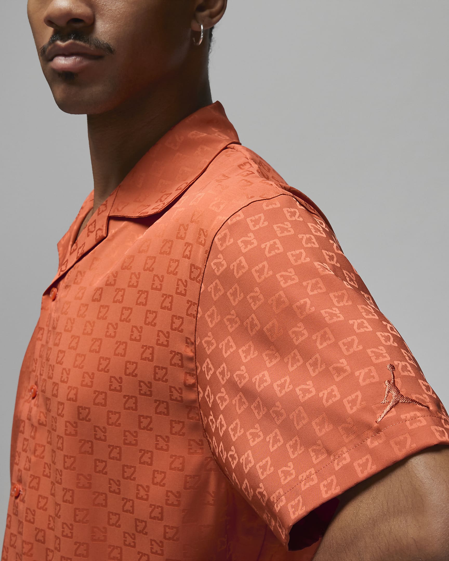 Jordan Essentials Men's Top. Nike CH
