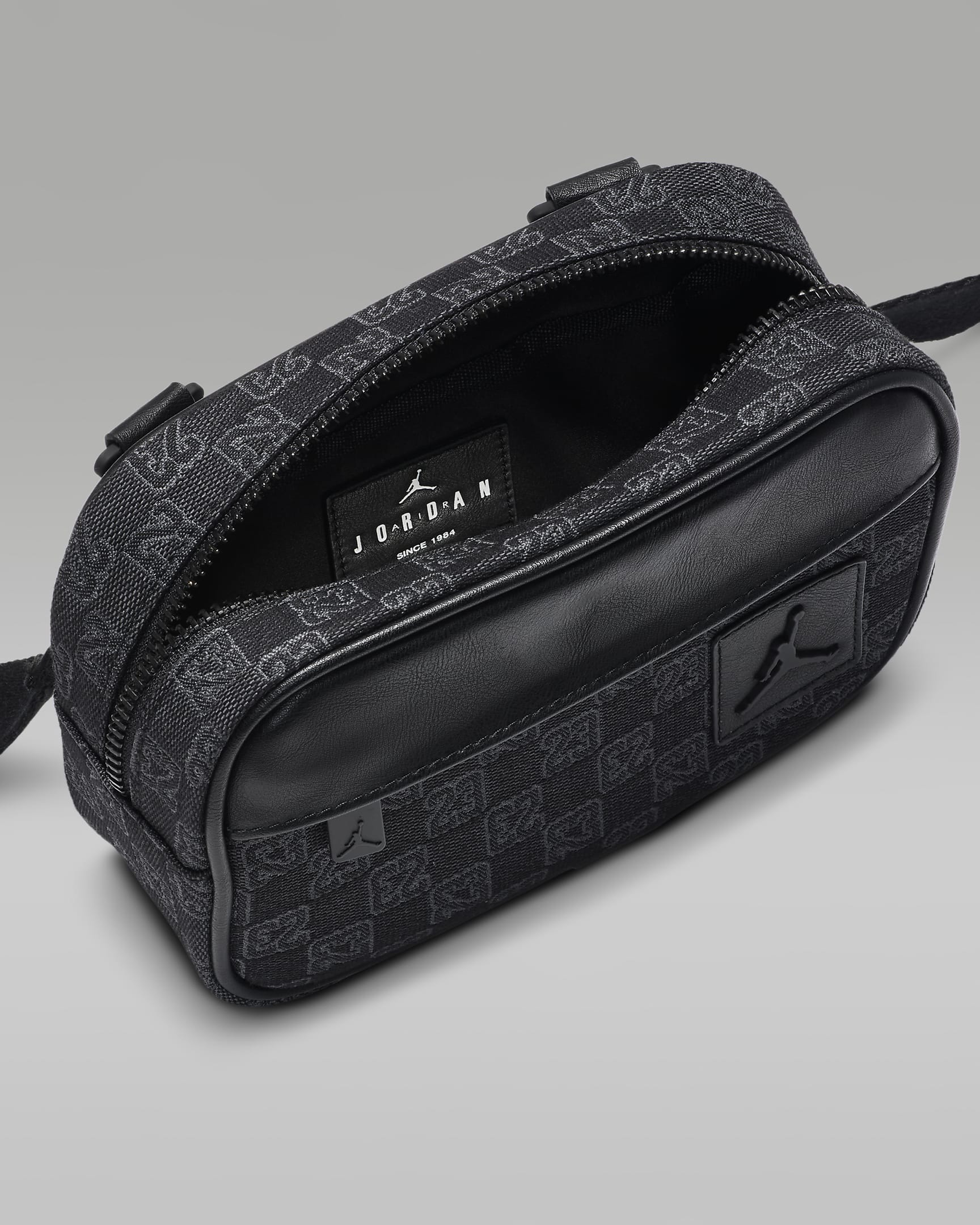 Jordan 23 Monogram Camera Bag (1.5L). Nike.com
