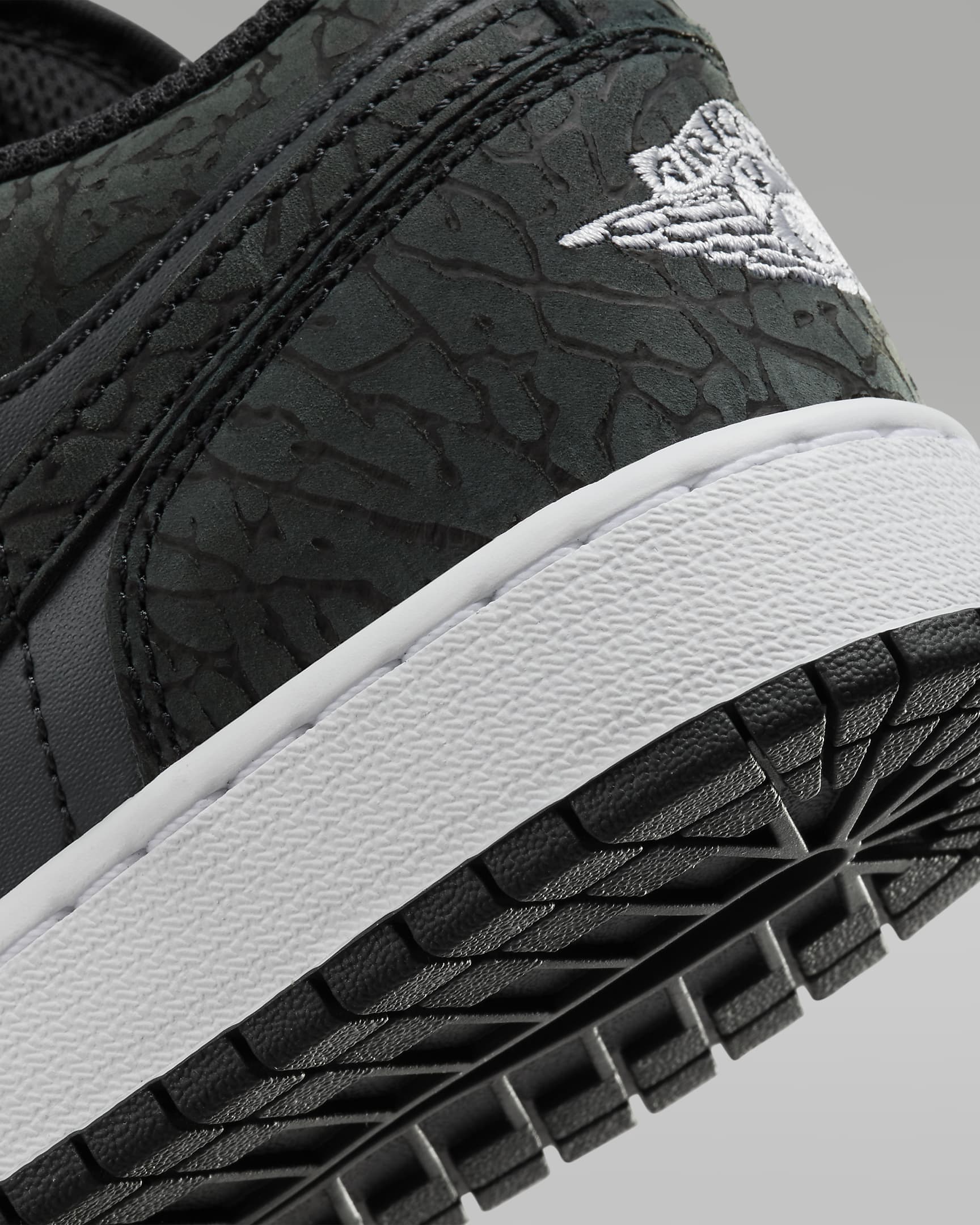 Air Jordan 1 Low SE Older Kids' Shoes. Nike PH