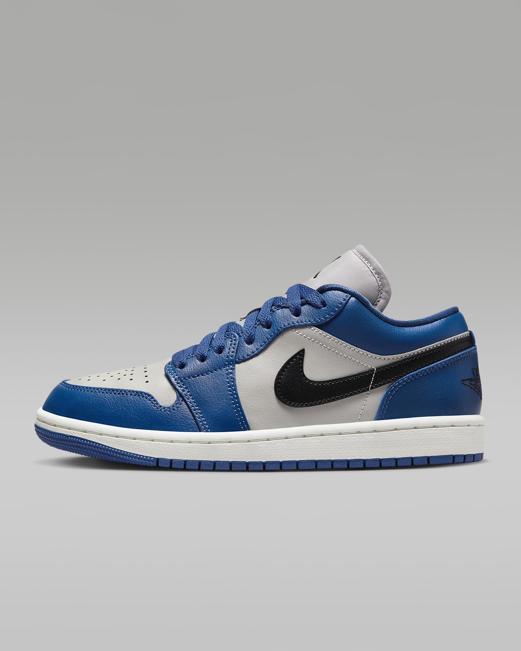 Air Jordan 1 Low Women's Shoes. Nike DK