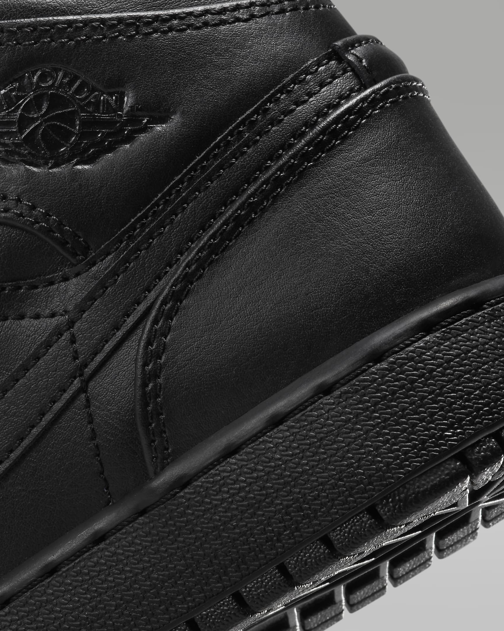 Chaussure Jordan 1 Mid pour ado. Nike CA