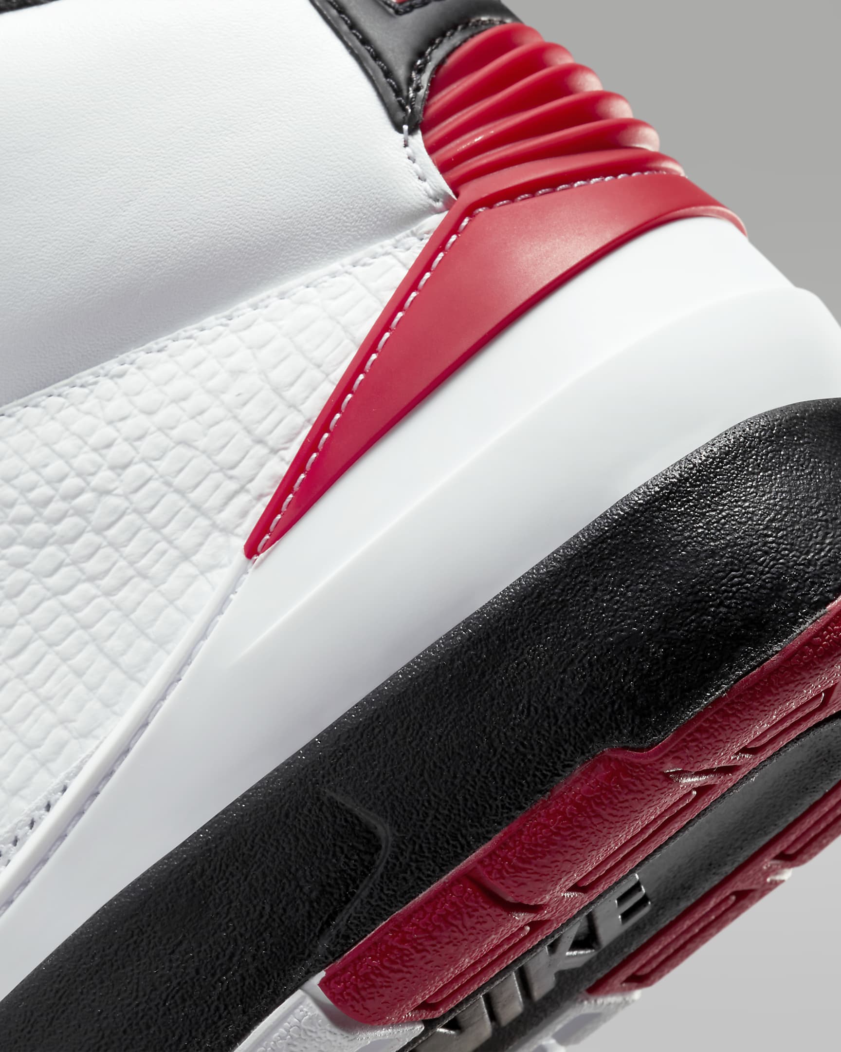 Air Jordan 2 Retro Older Kids' Shoes. Nike BE