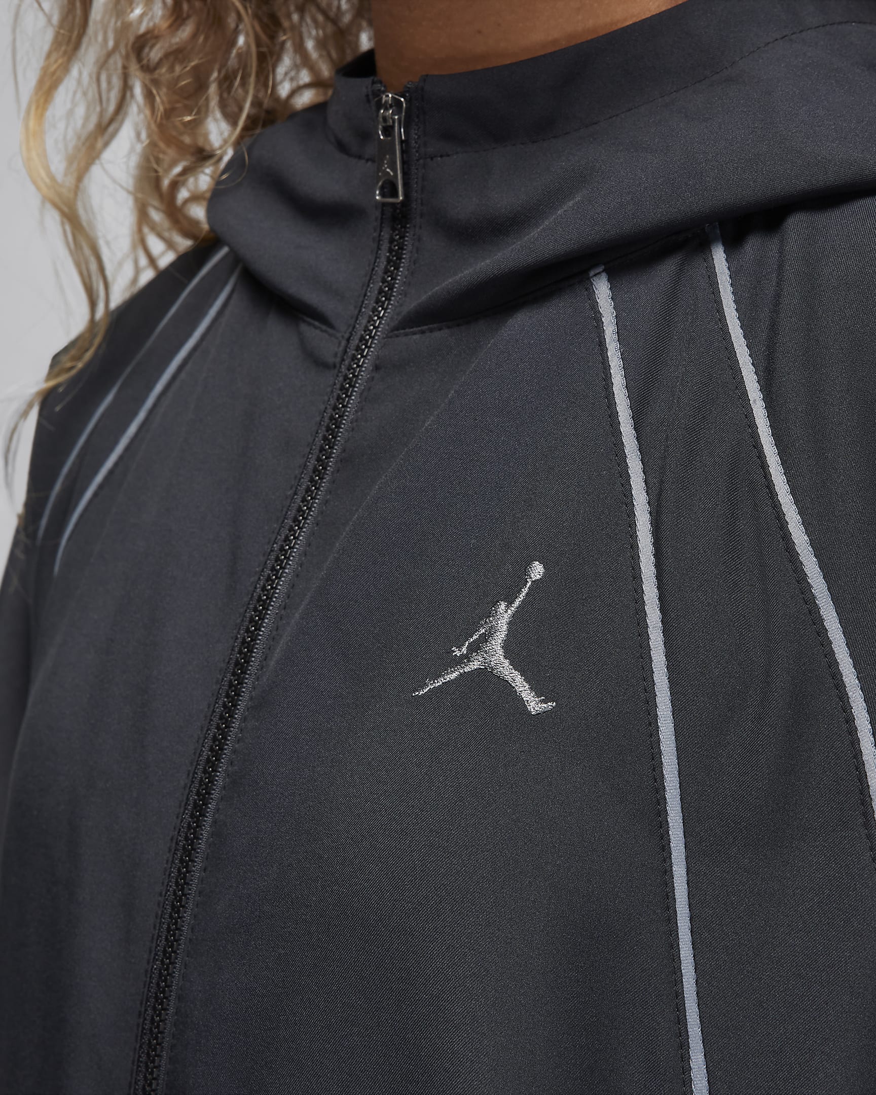 Jordan Women's Woven Lined Jacket. Nike LU