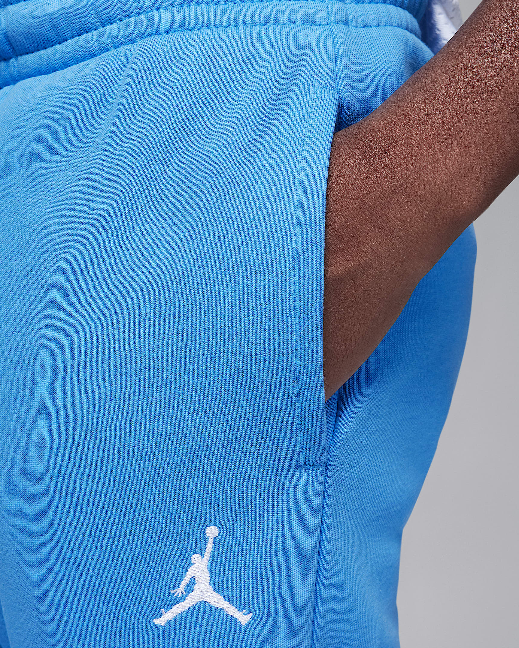 Jordan MJ Brooklyn Fleece Essentials Older Kids' Trousers. Nike UK