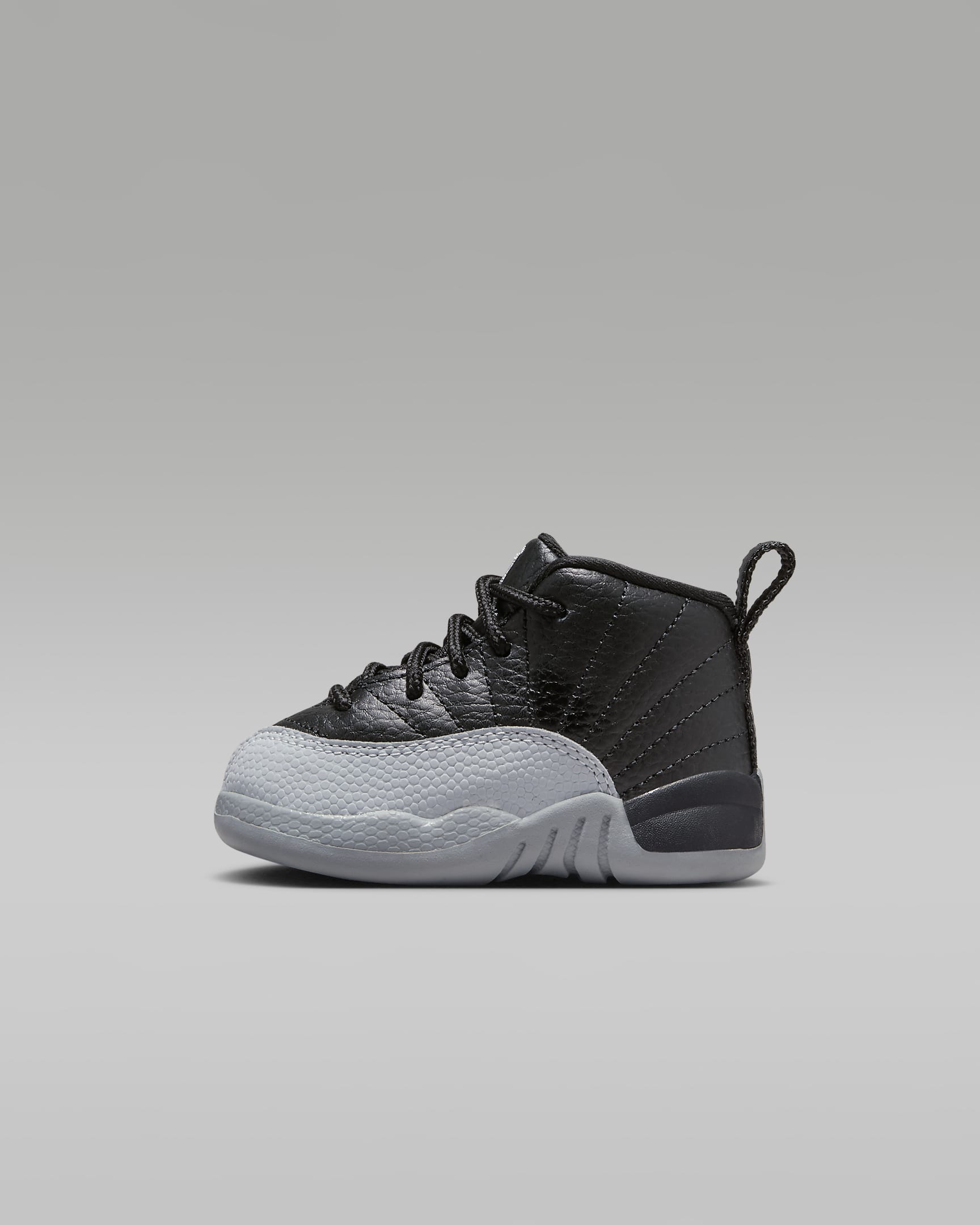 Tenis para bebé e infantil Jordan 12 Retro "Black and Wolf Grey". Nike.com