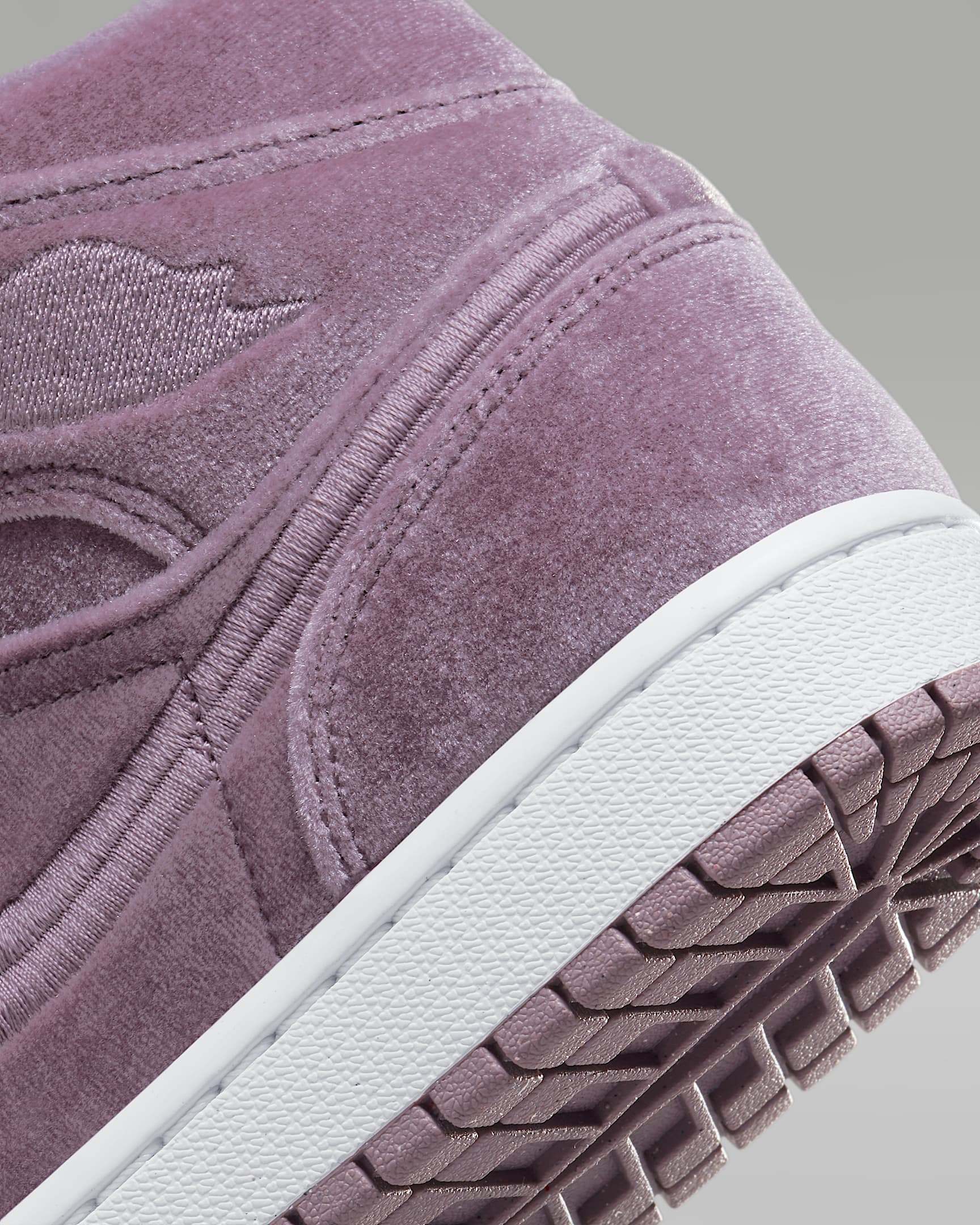 Air Jordan 1 Mid SE Women's Shoes. Nike VN