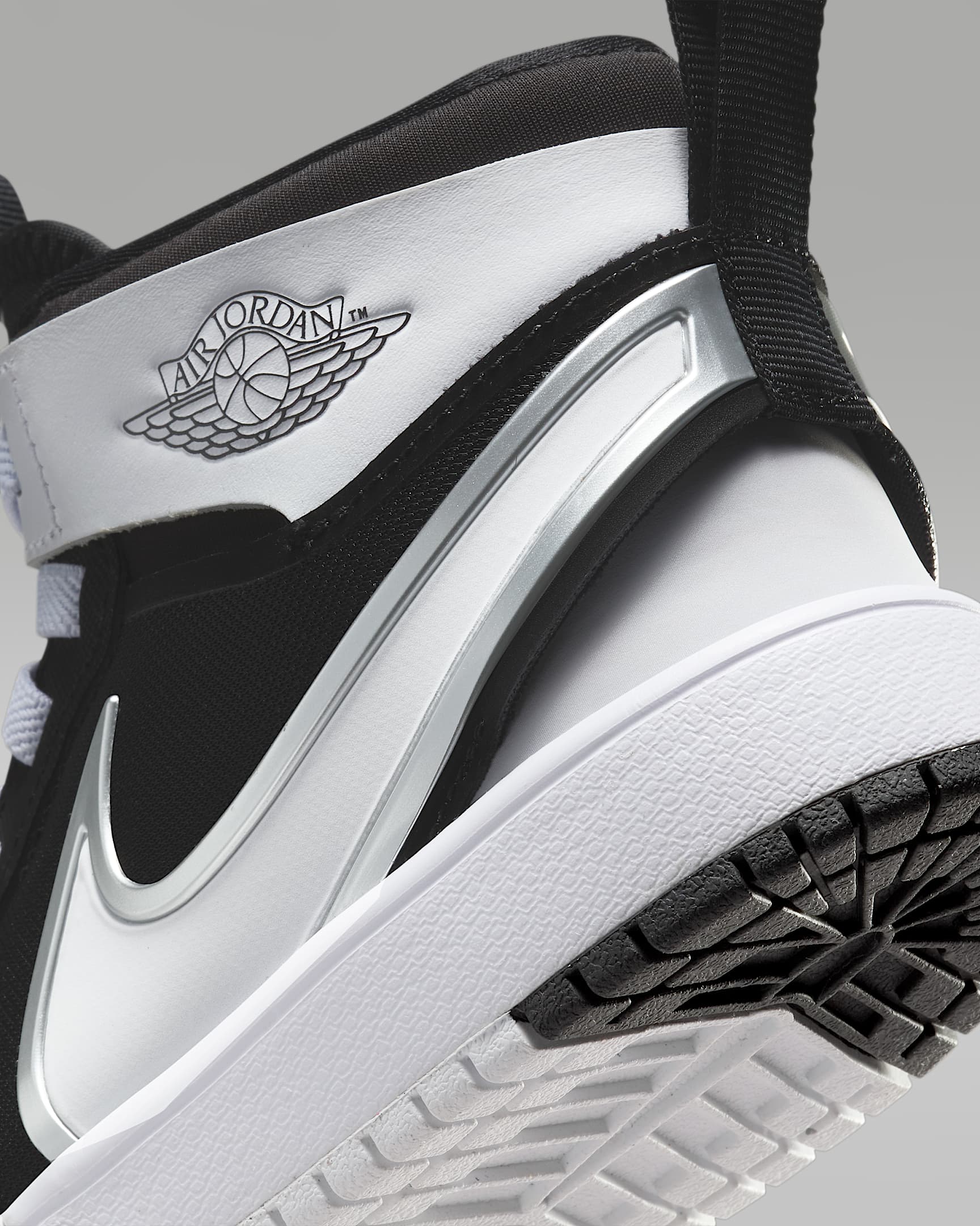 Jordan 1 Mid RM EasyOn Younger Kids' Shoes. Nike ZA