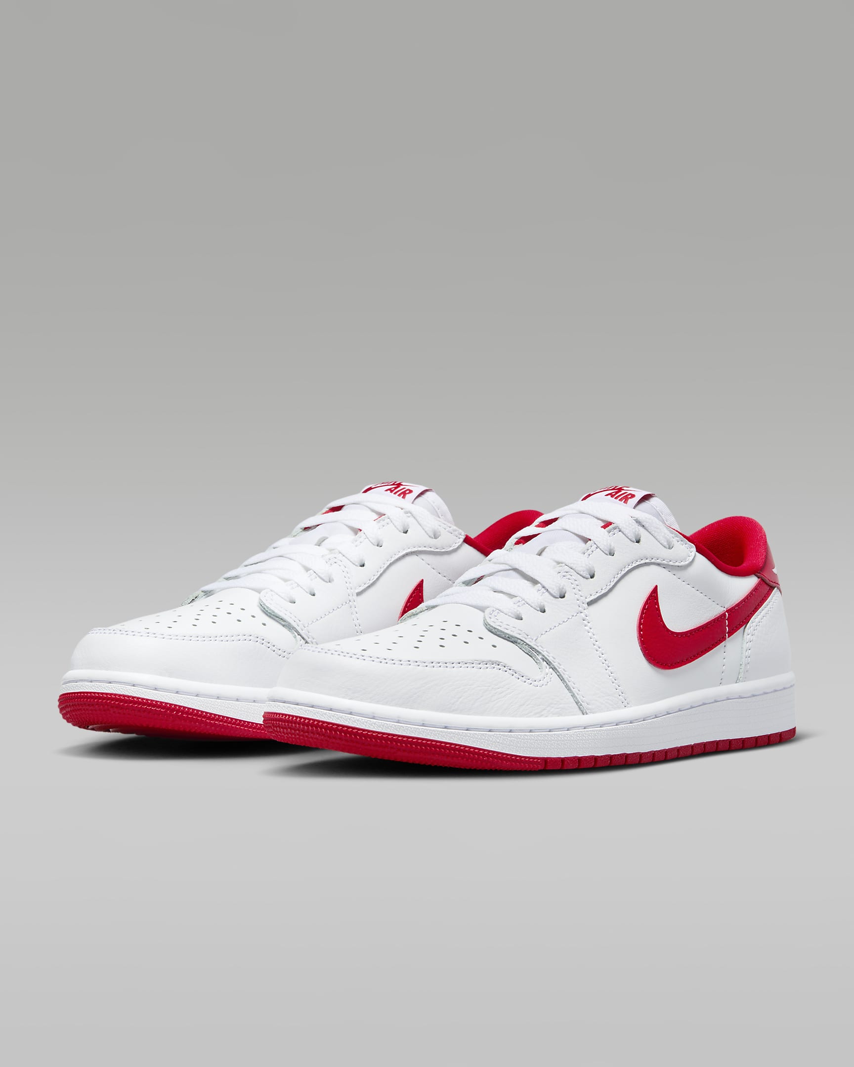 Air Jordan 1 Low OG 'White/Red' herenschoenen. Nike BE