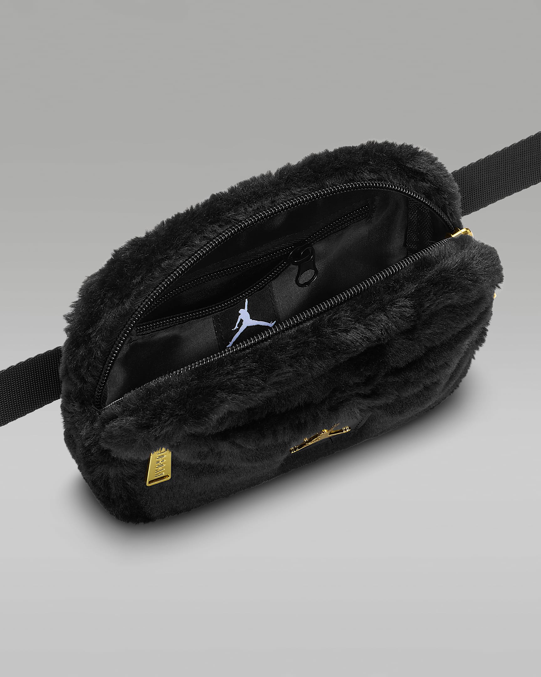 Jordan Older Kids' Faux Fur Camera Bag (1L). Nike UK