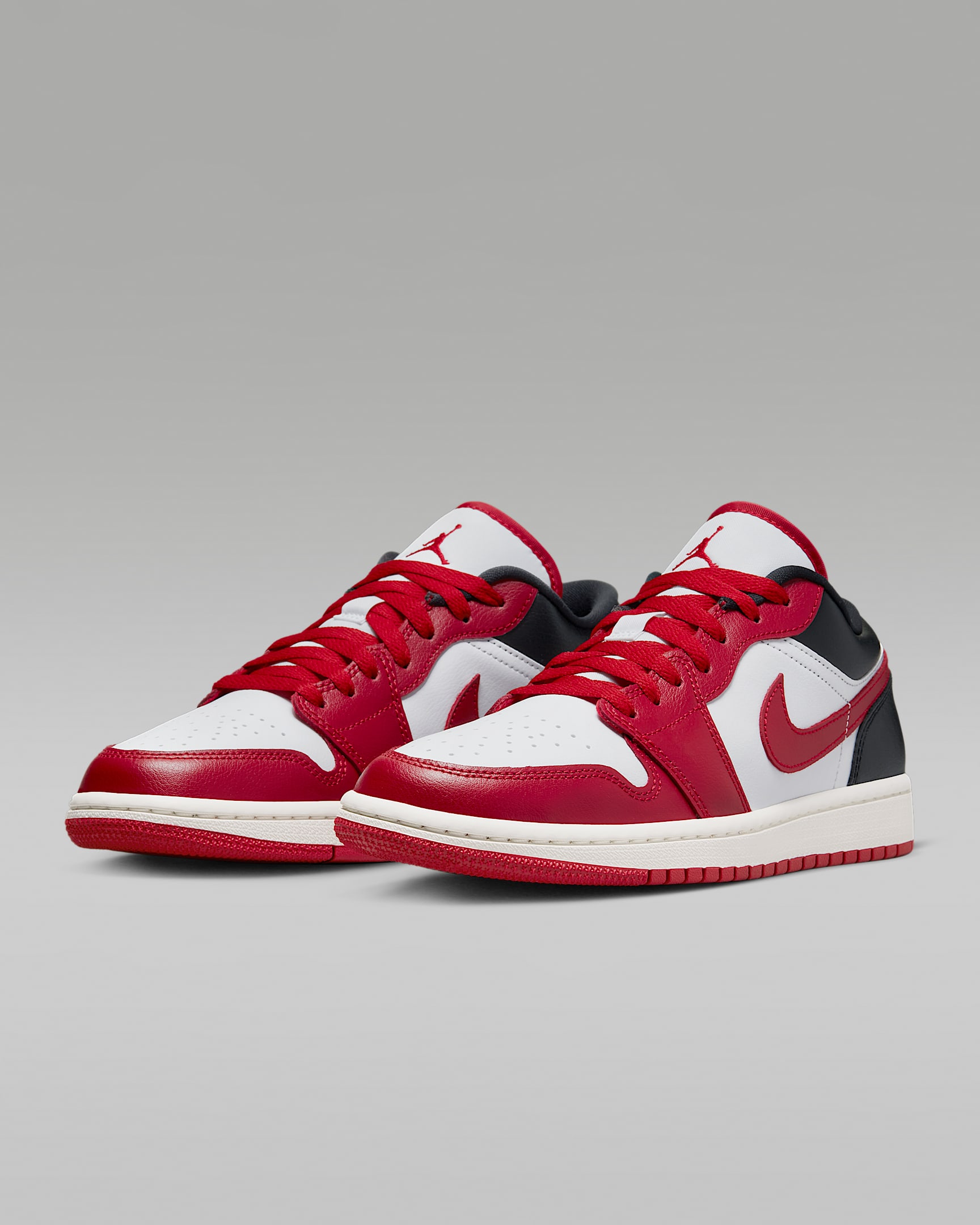 Air Jordan 1 Low Women's Shoes. Nike SK