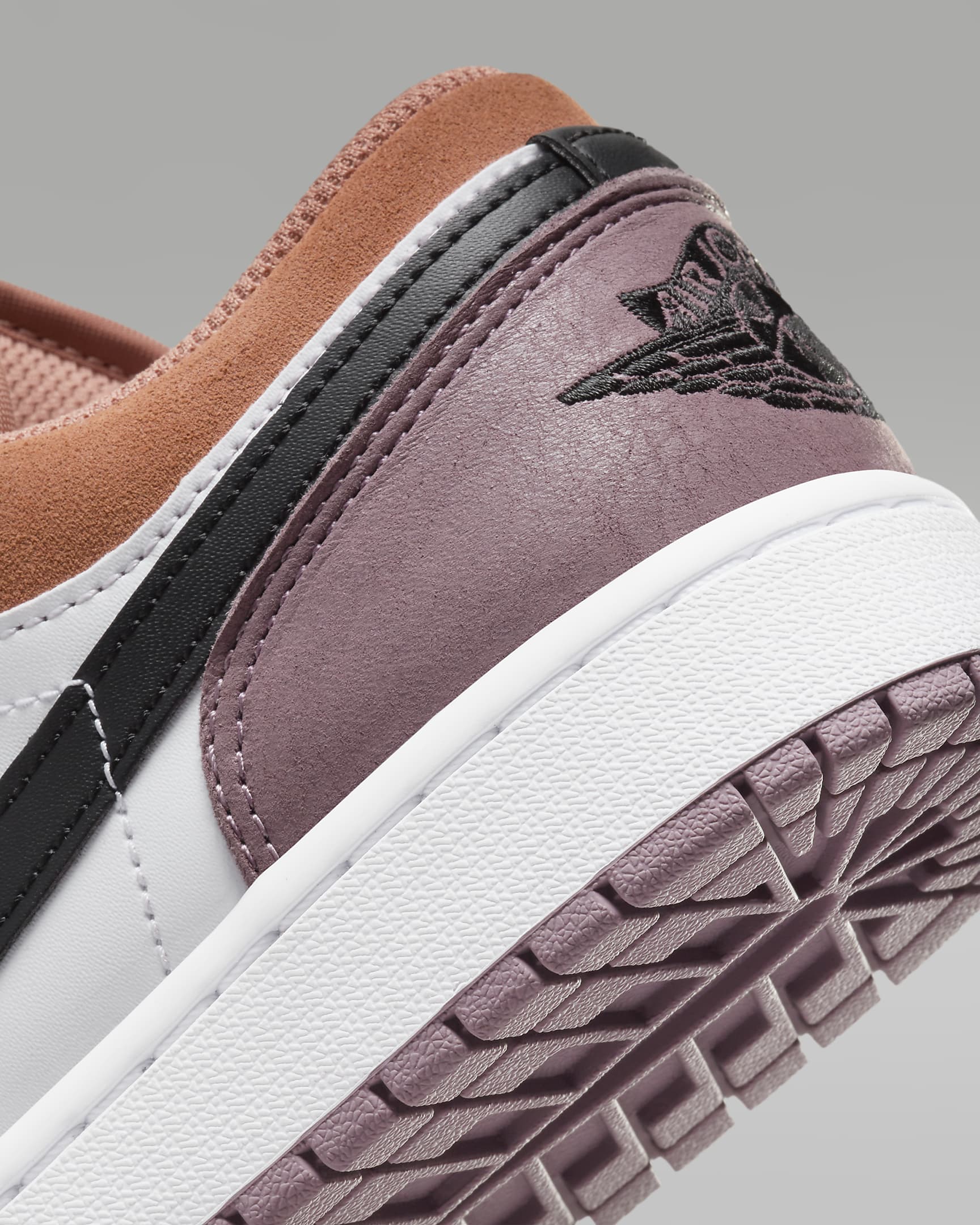 Air Jordan 1 Low SE Men's Shoes. Nike IN